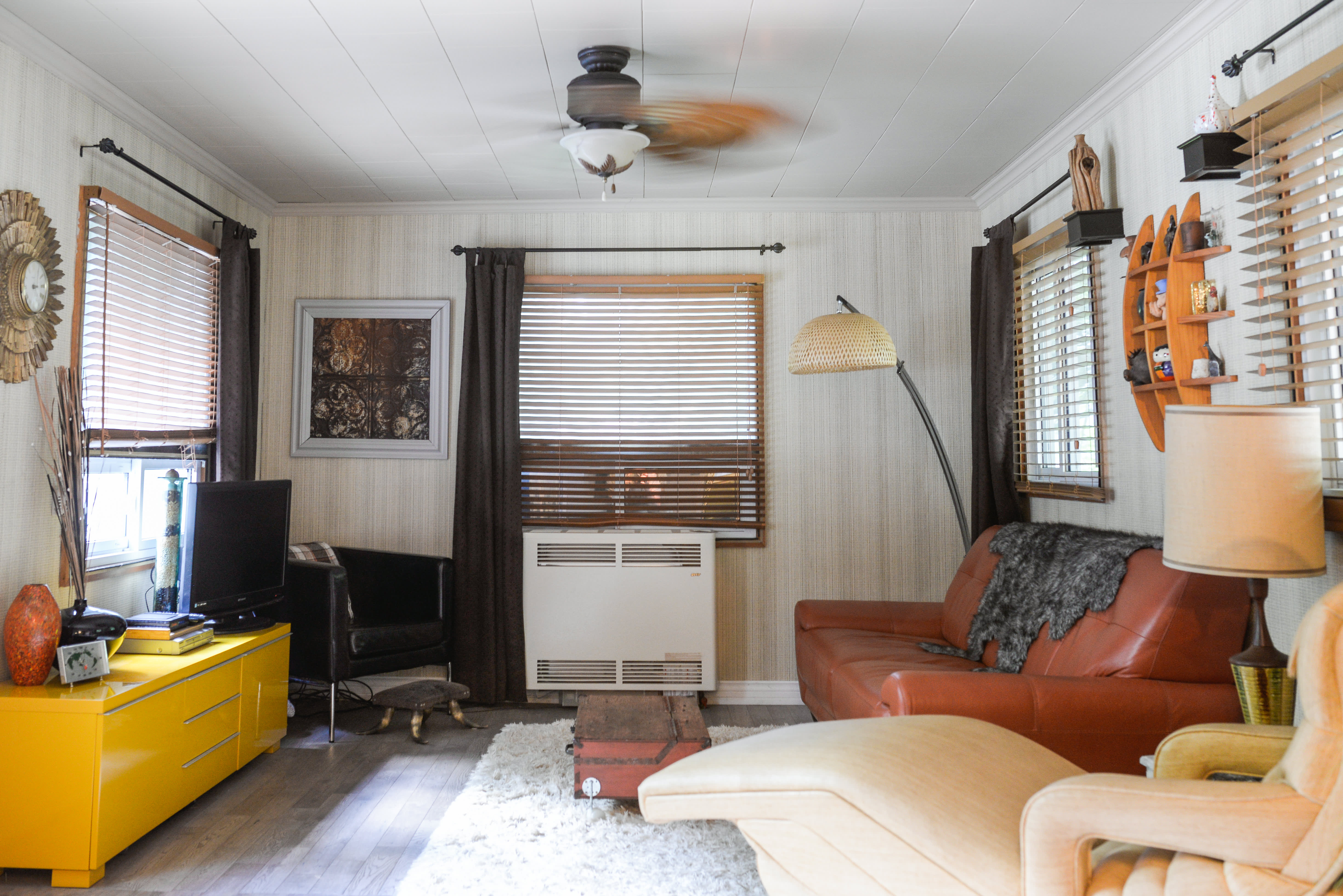 House Tour: A Mid-Century Cottage Filled With Vintage Collectibles ...