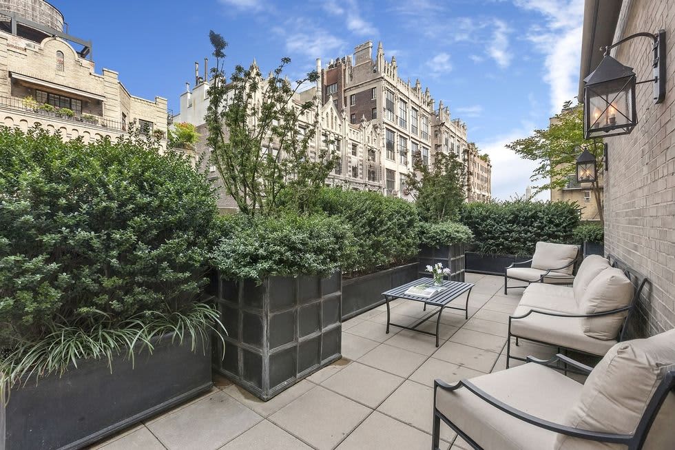 Jon Hamm’s New York Apartment Comes With Jon Hamm As Your Landlord ...