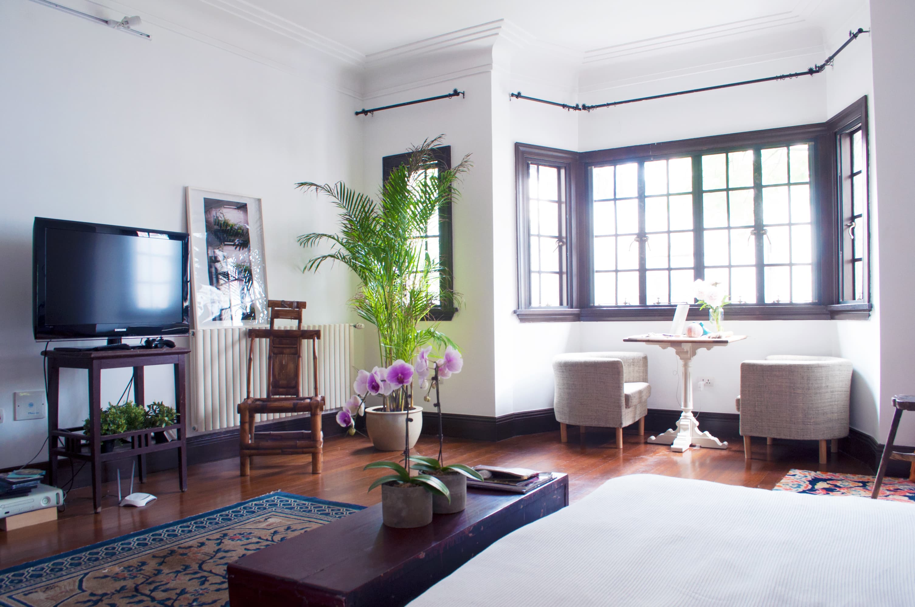 House Tour: A Vintage-Filled Shanghai Lane House | Apartment Therapy