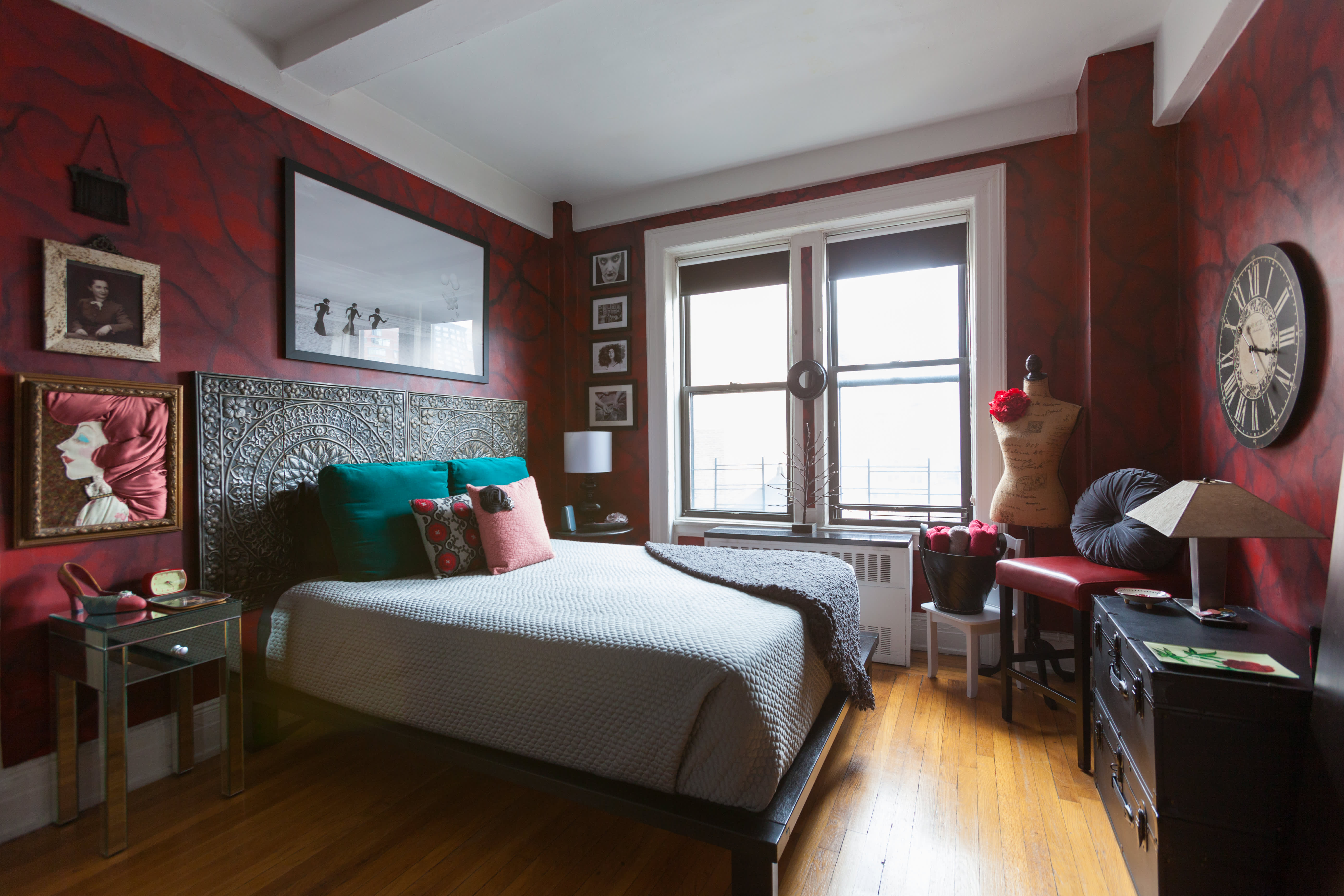House Tour: An Actor's 430 Square Foot New York Studio | Apartment Therapy