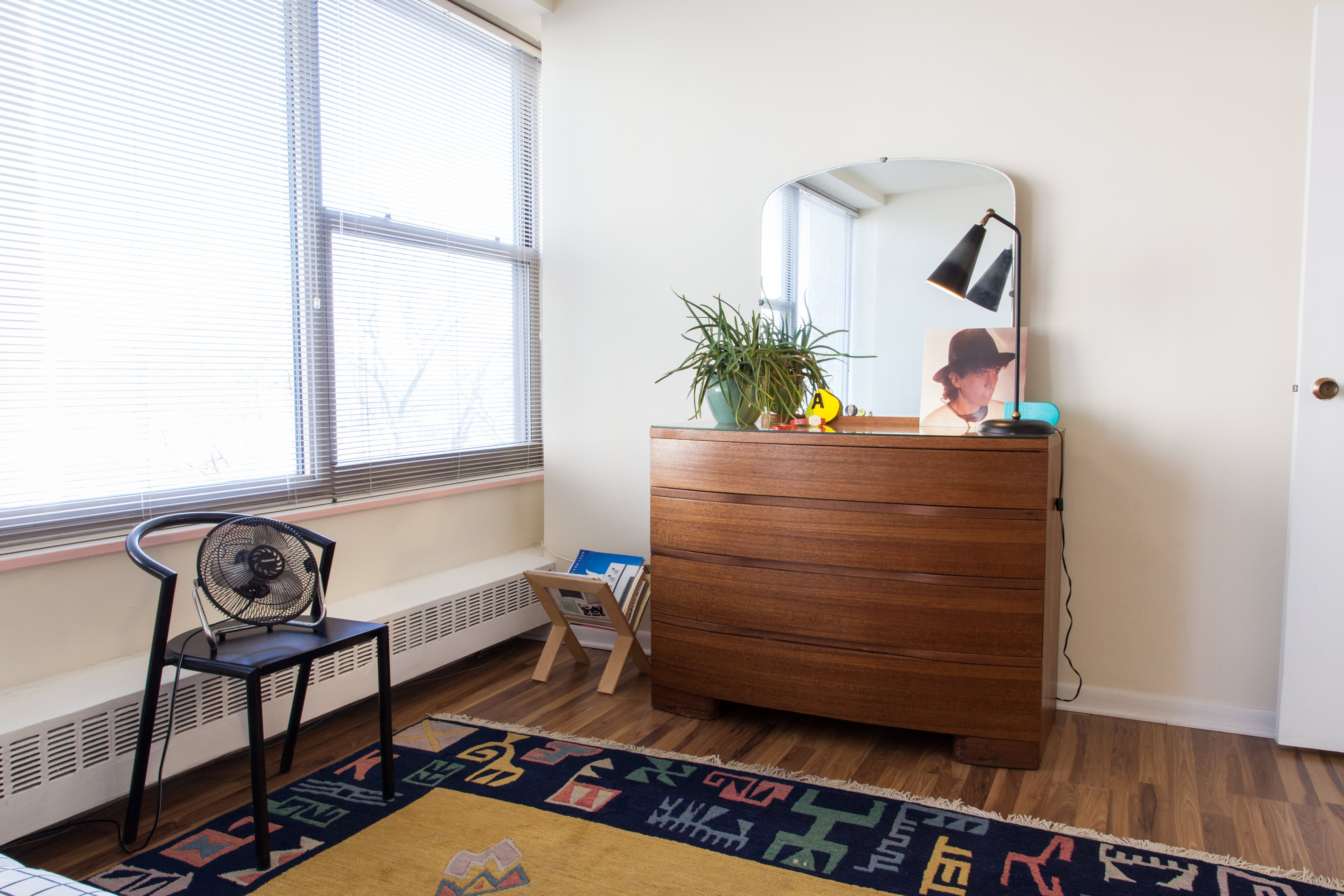 House Tour: A 80s-Themed Chicago Apartment | Apartment Therapy