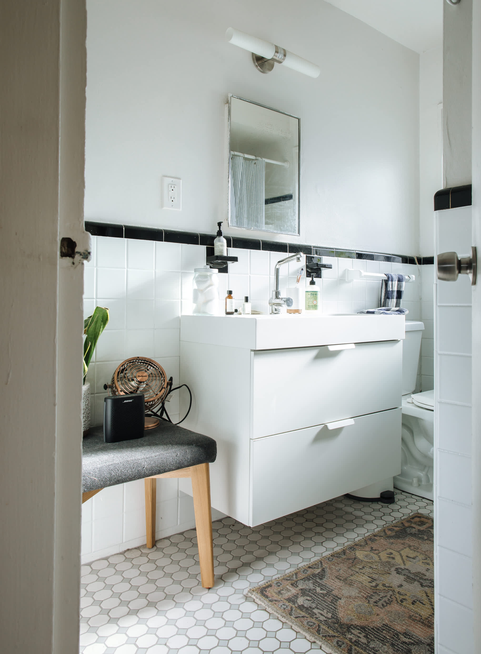 House Tour: A Simple Chic 550 Square Feet in Detroit | Apartment Therapy