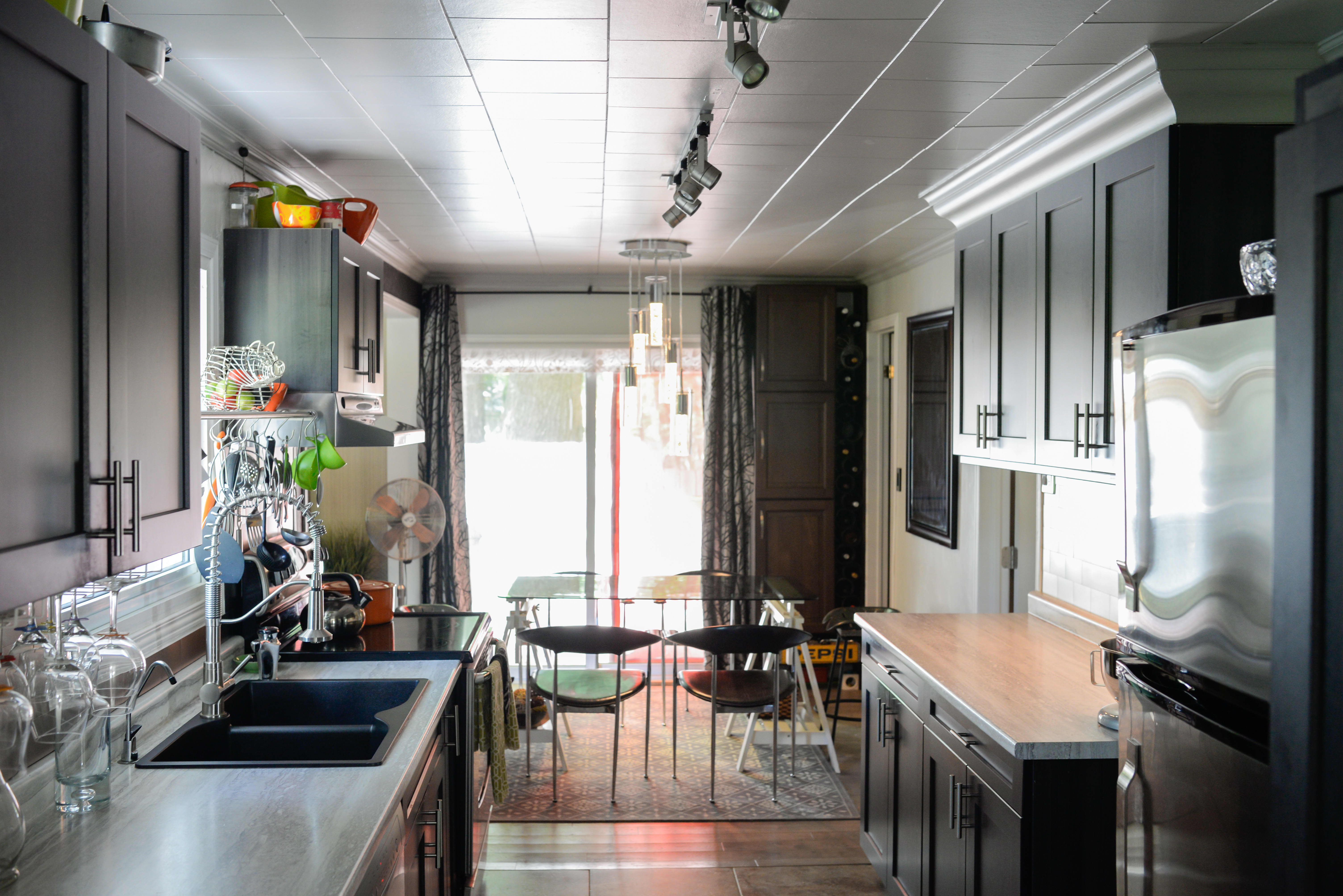 House Tour: A Mid-Century Cottage Filled With Vintage Collectibles ...