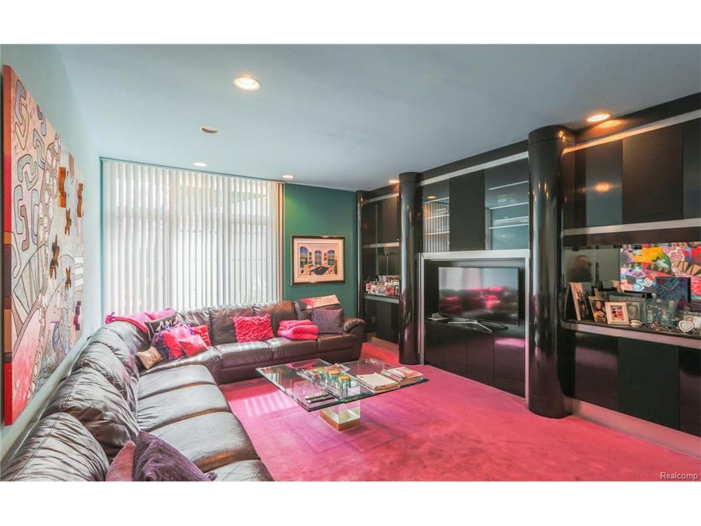 The '90s Called & They Brought You This Untouched Dream Home ...