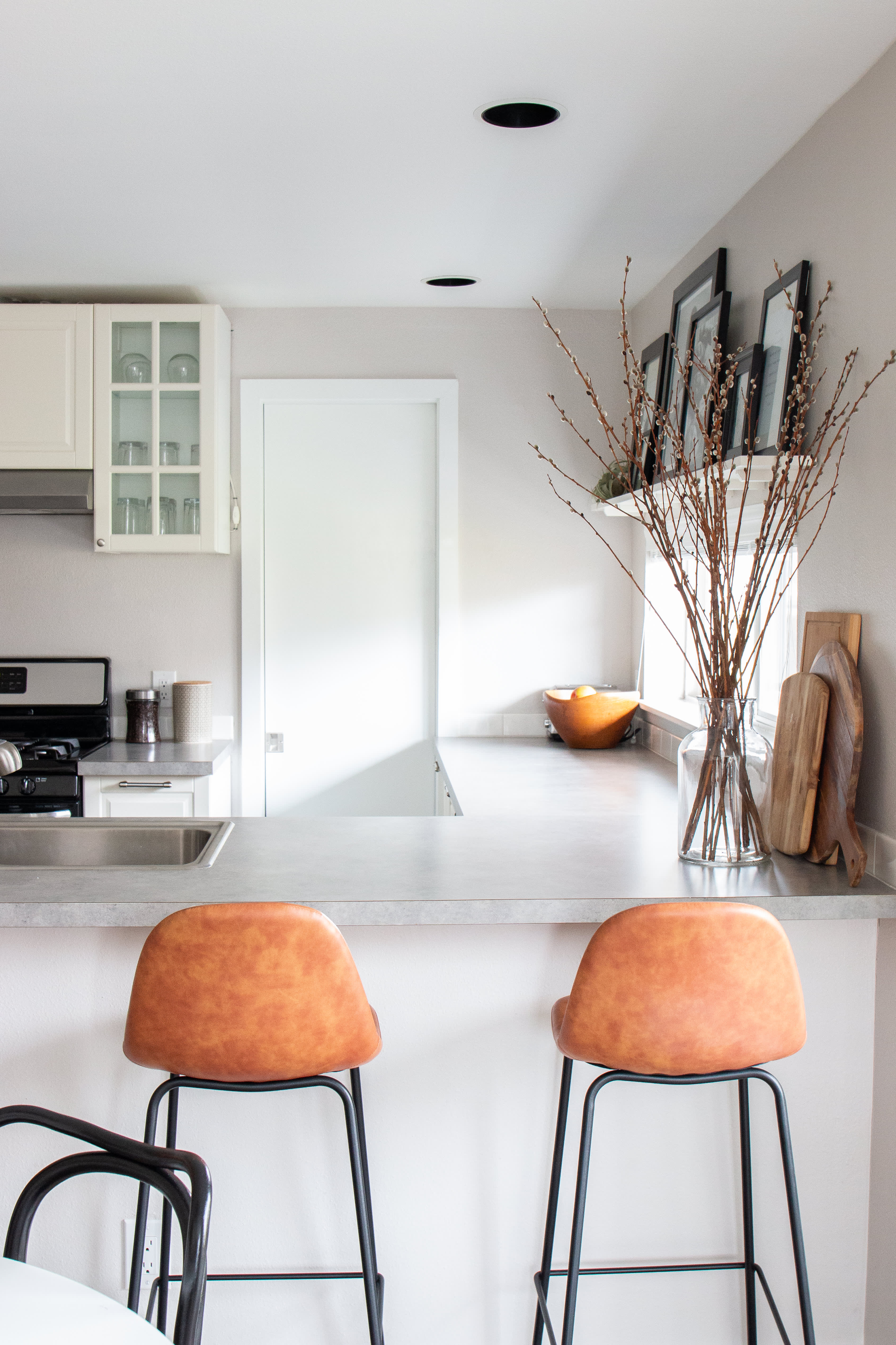 Scandinavian-Inspired Minimal Seattle Apartment Tour | Apartment Therapy