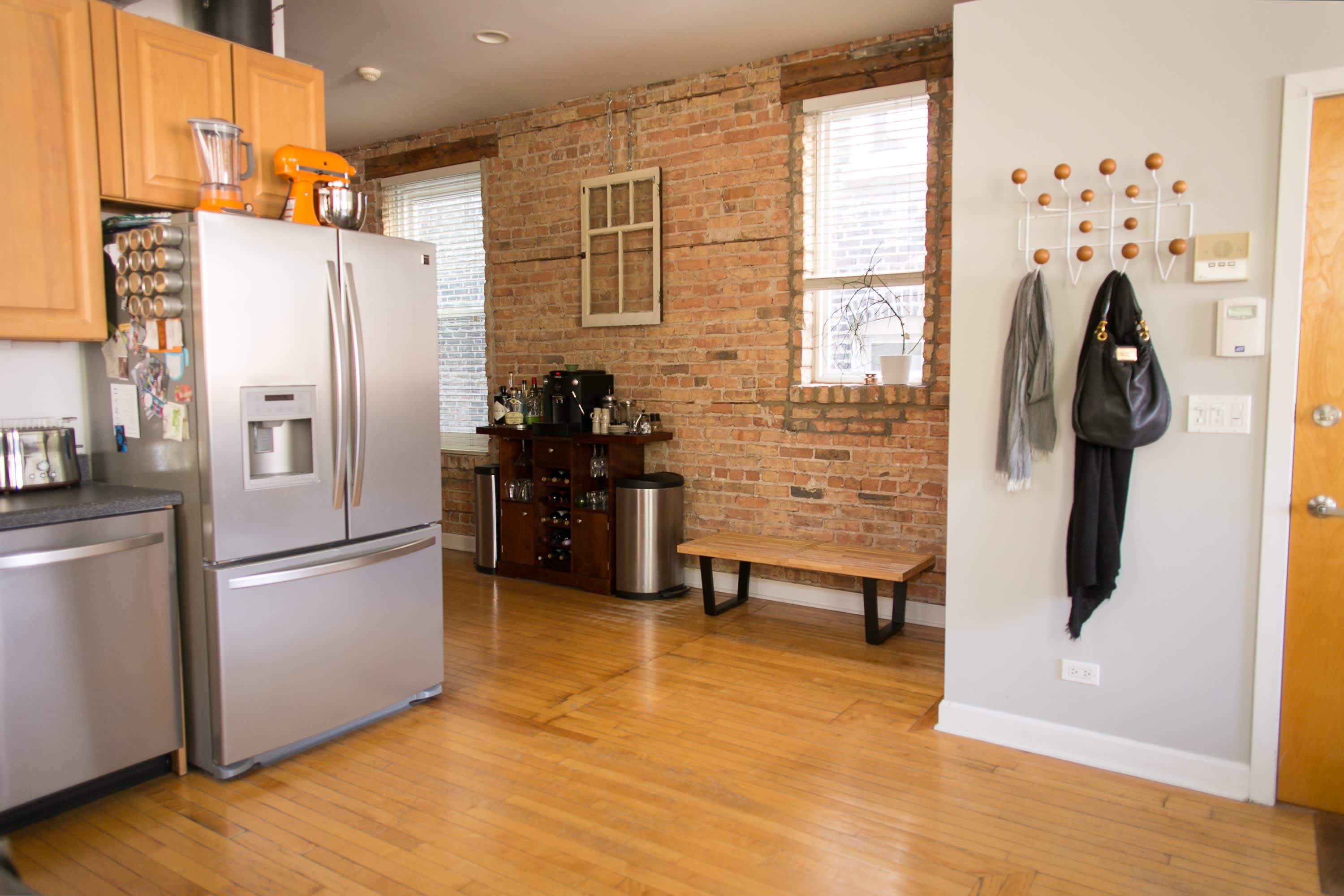 House Tour: A Spacious Place in Chicago | Apartment Therapy