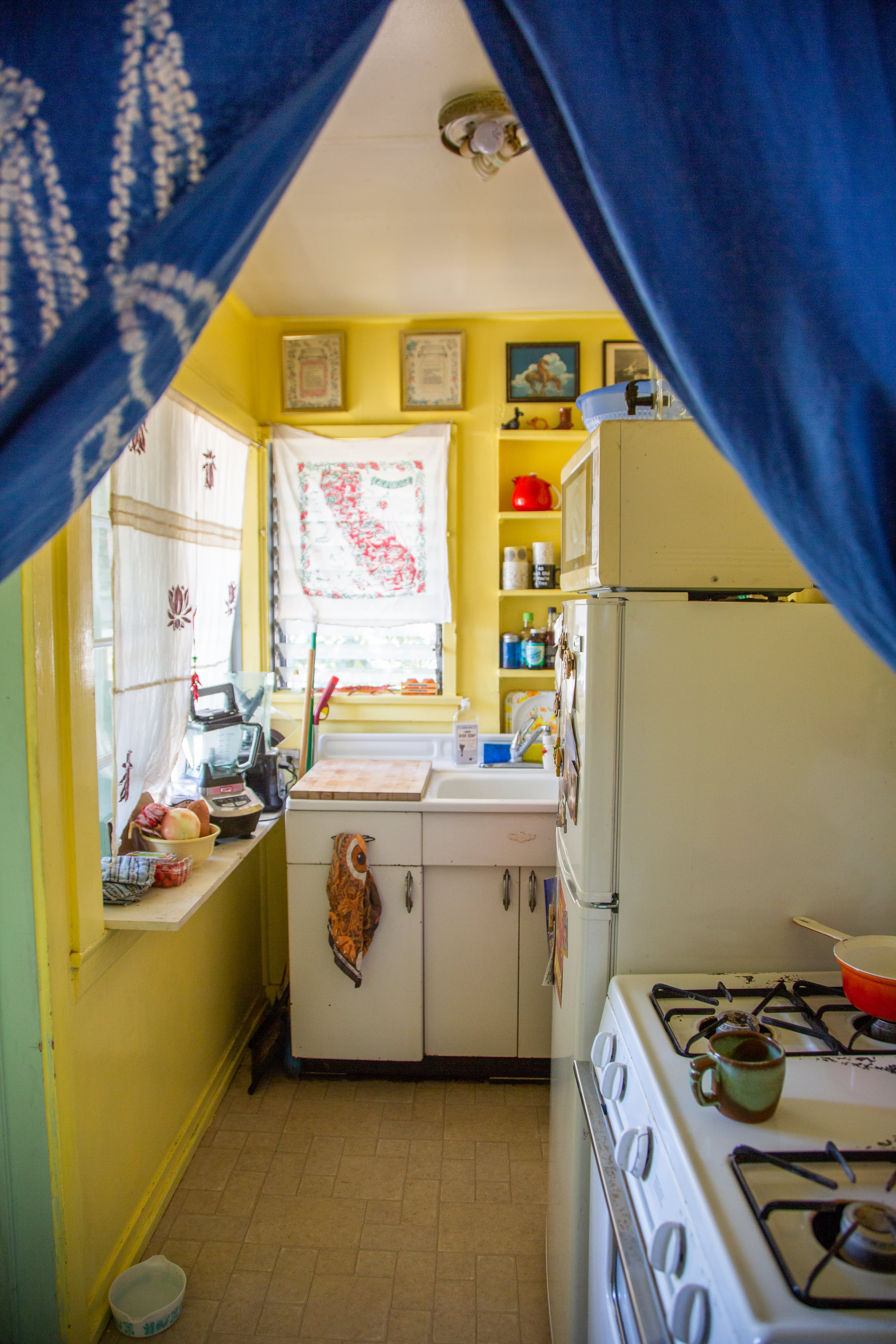 LA Backyard Bungalow Studio Apartment Tour | Apartment Therapy