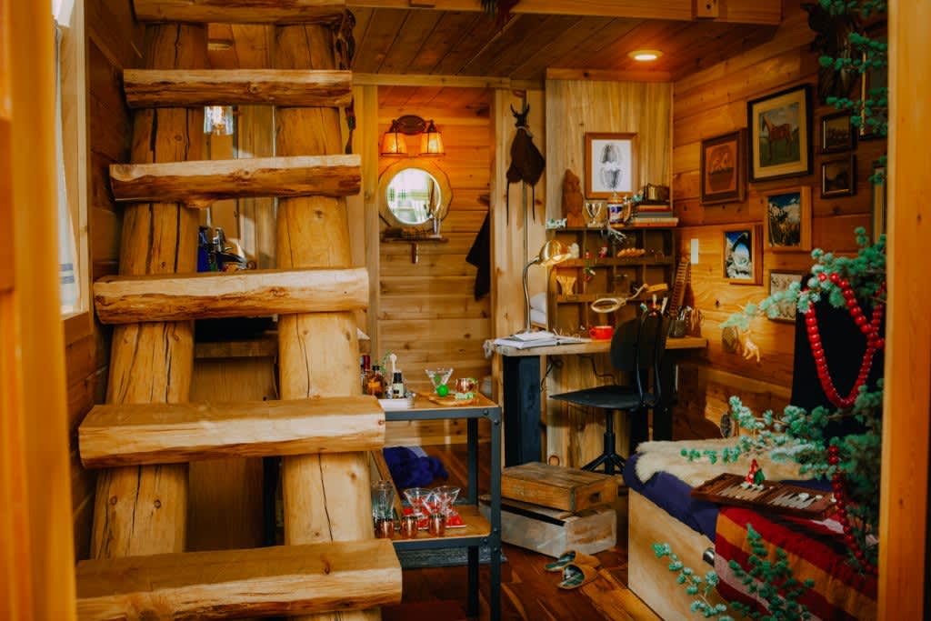 House Tour: Santa Claus' (and the Elves!) North Pole Paradise ...