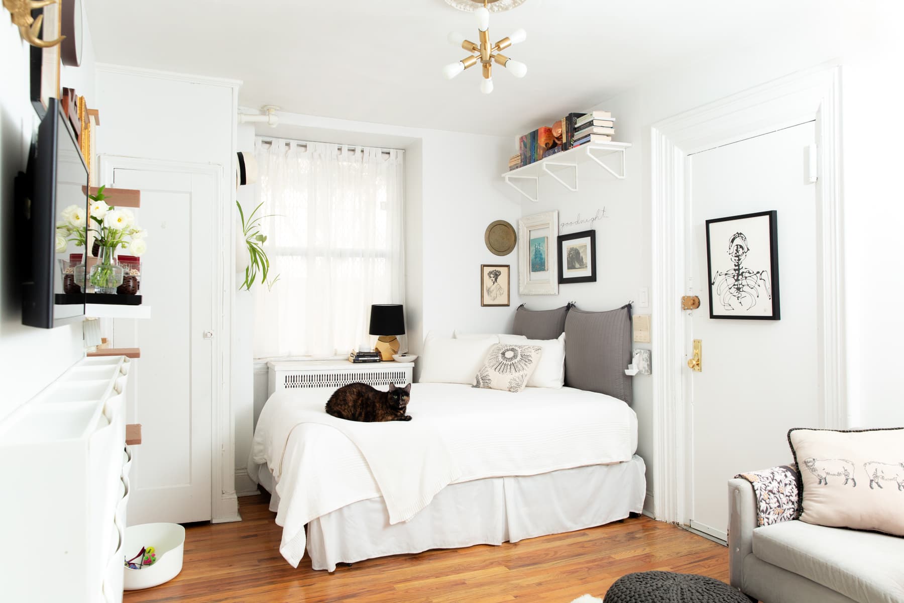 Small Studio Apartment Organizing Advice and Ideas | Apartment Therapy