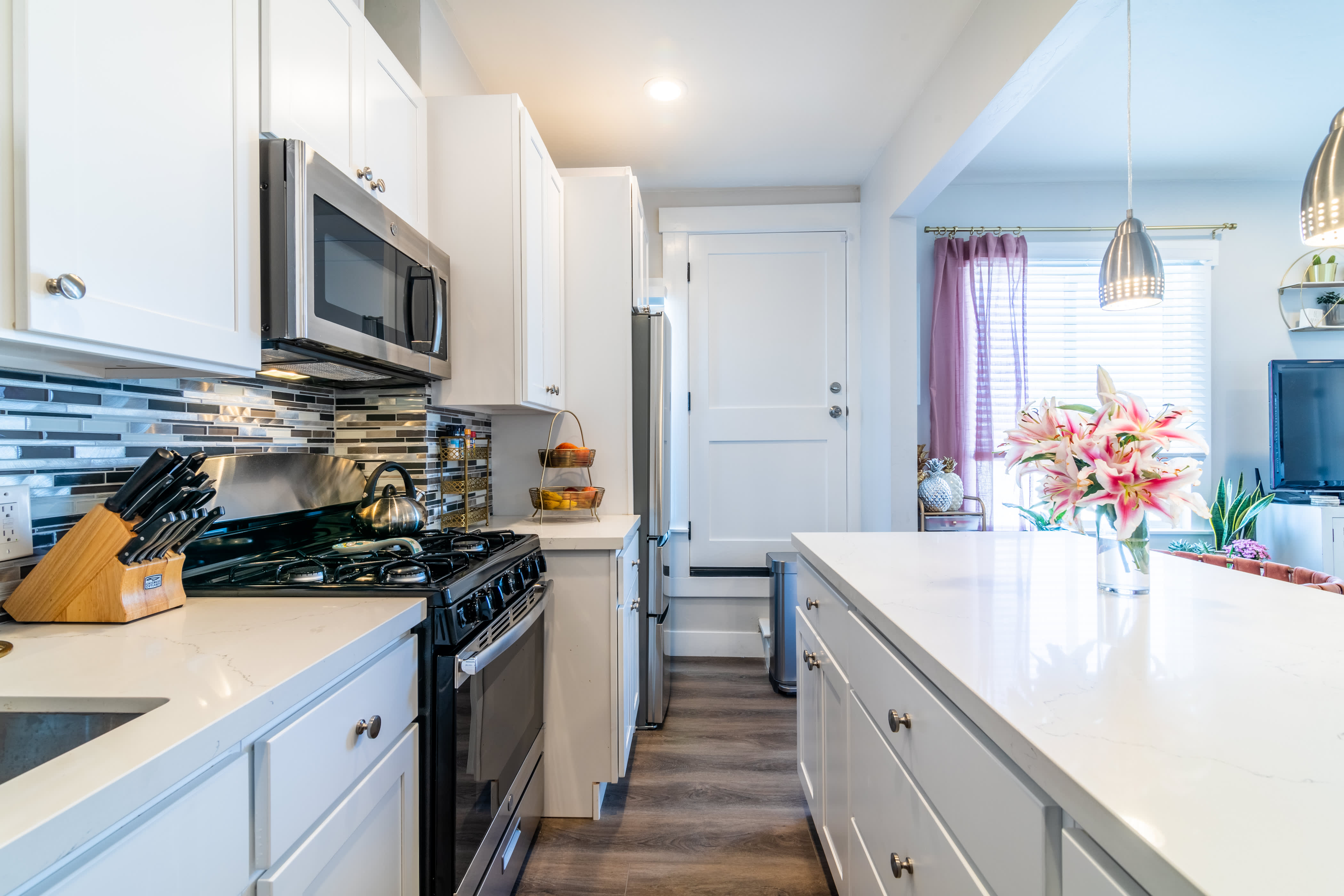 450 Square Foot Rental Apartment Decor Inspiration | Apartment Therapy