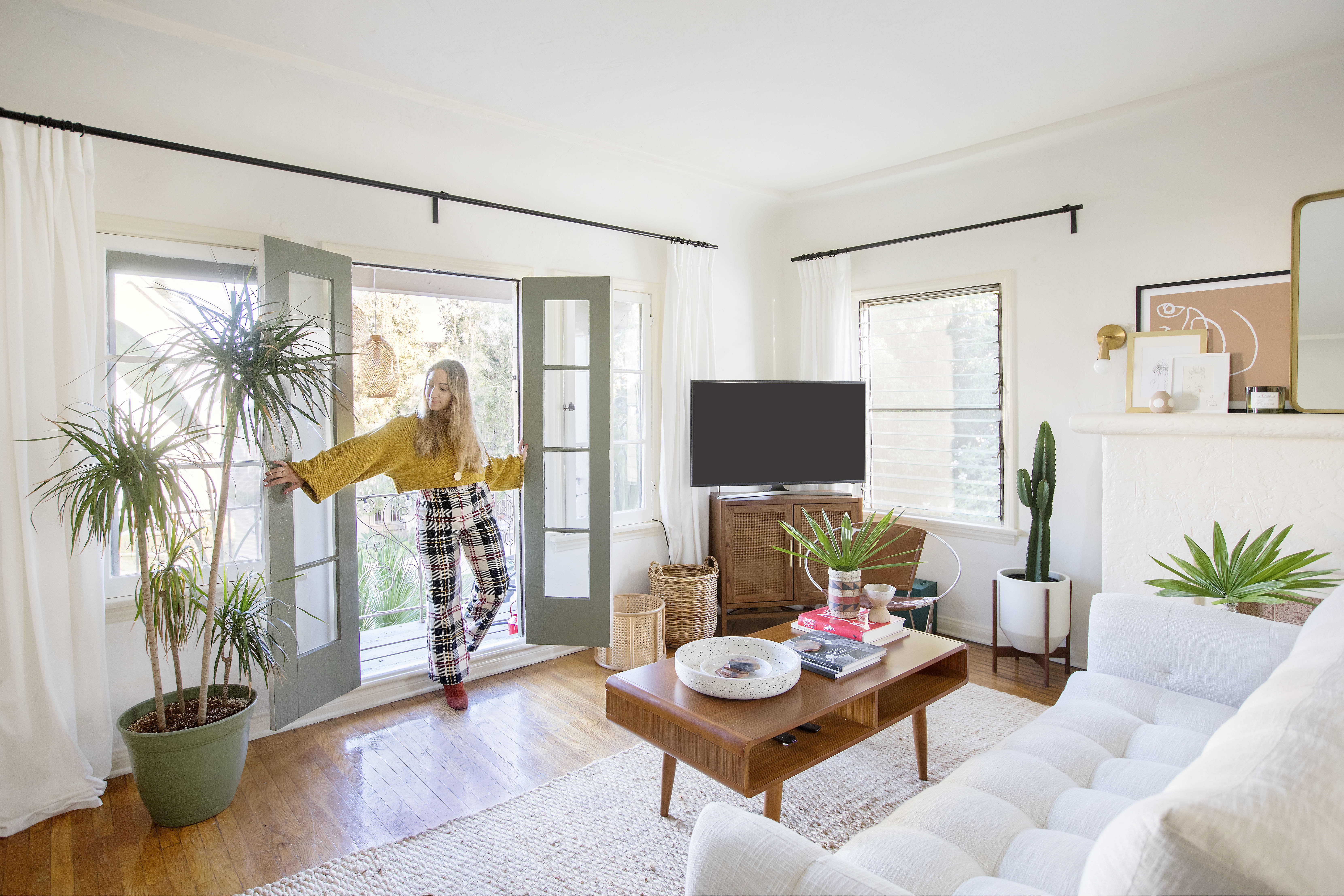Bright, Contemporary, Modern Los Angeles Apartment | Apartment Therapy