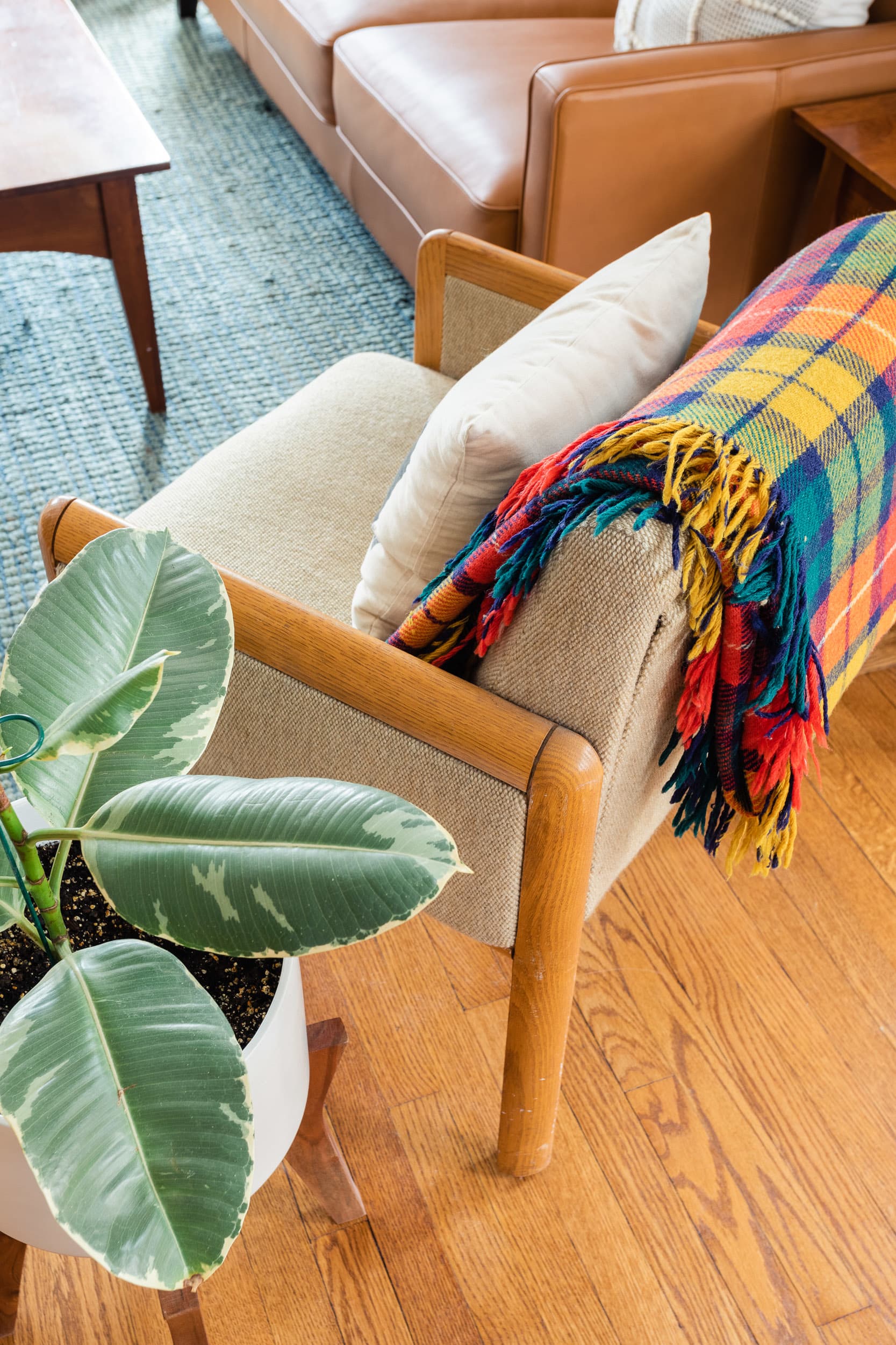Bright Chicago Rental Apartment With Wood Built-Ins | Apartment Therapy