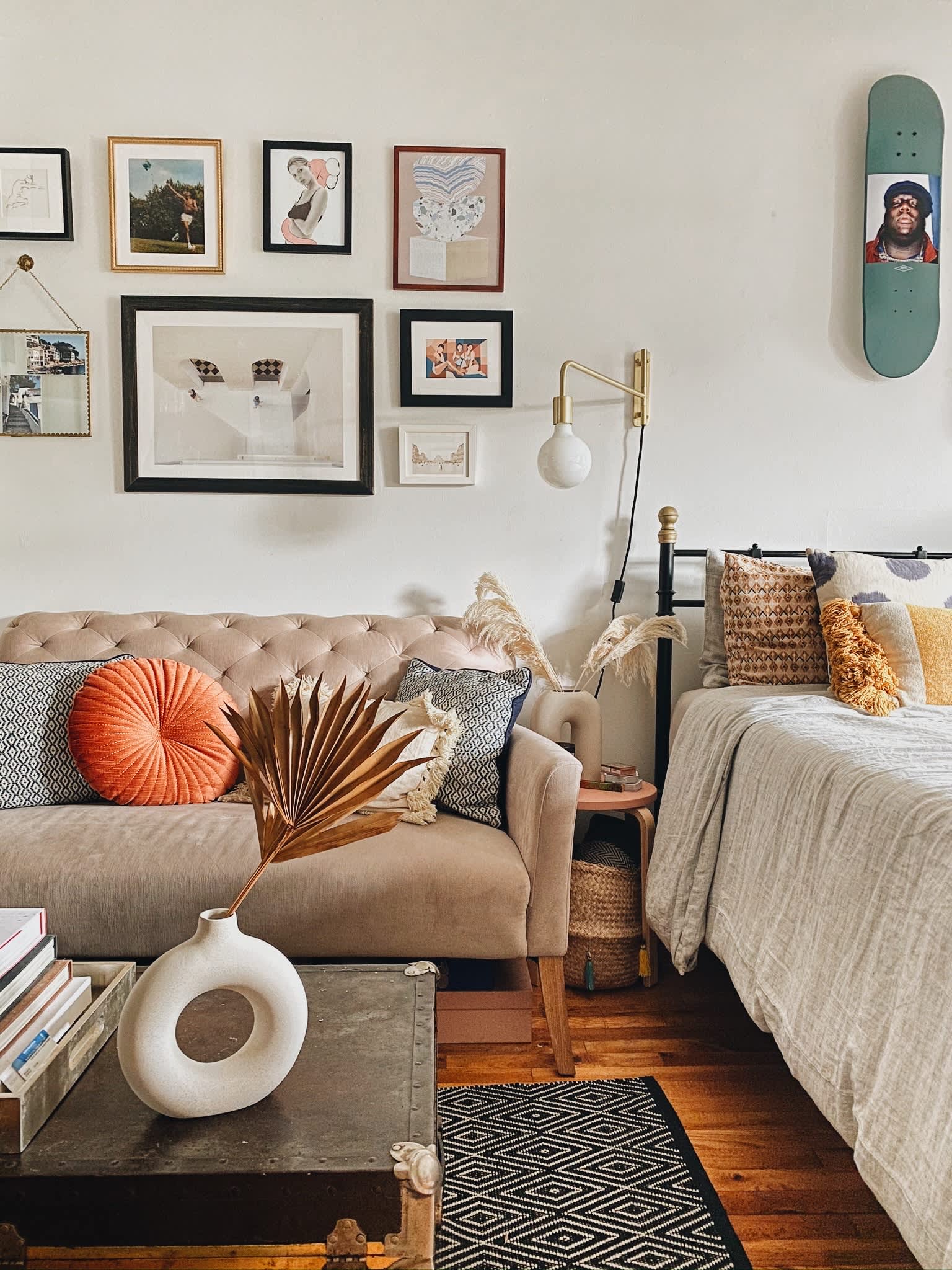 350 Square Foot NYC Studio With Renter's Solutions | Apartment Therapy