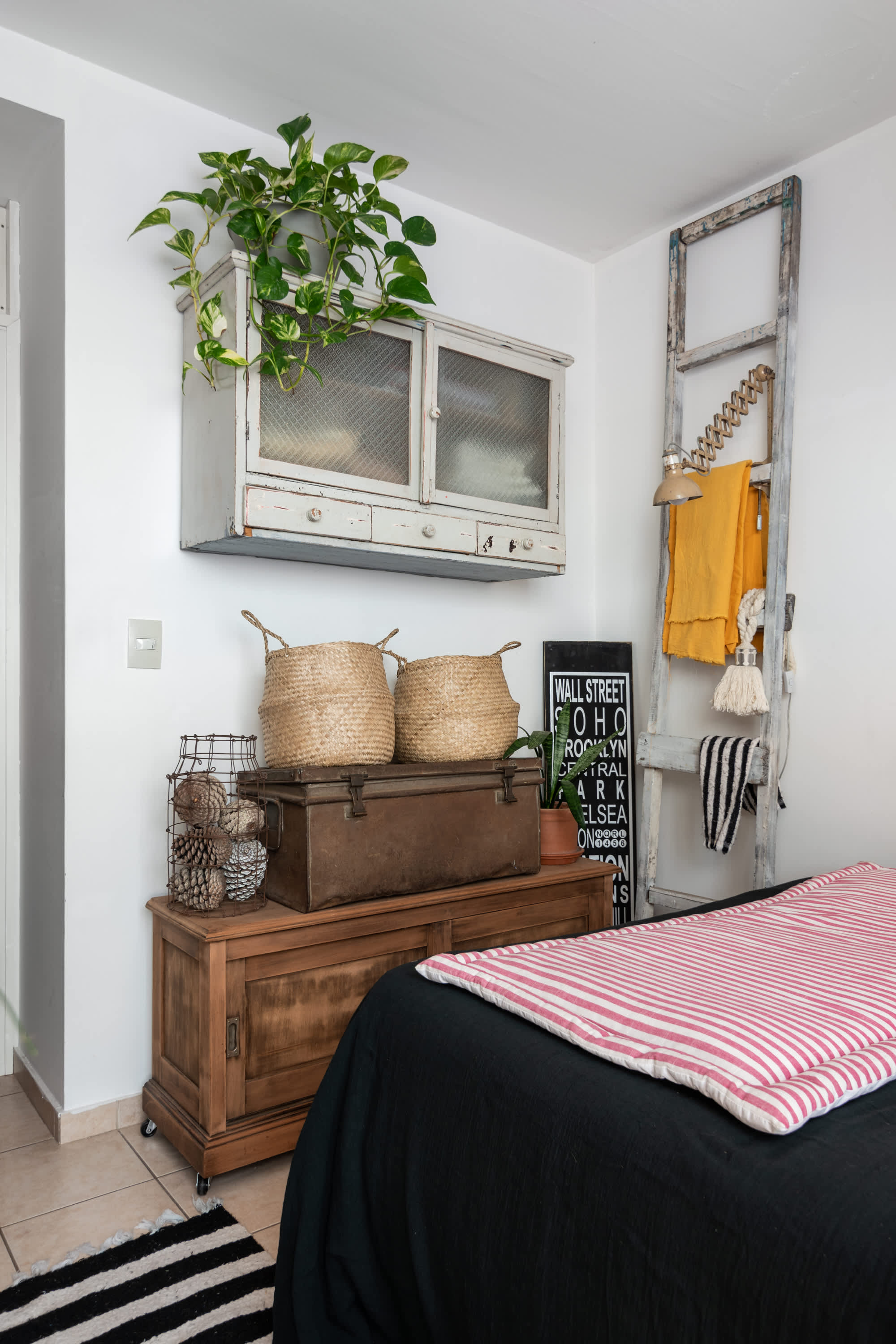 Renter-Friendly Ideas in a Small Shared Apartment | Apartment Therapy