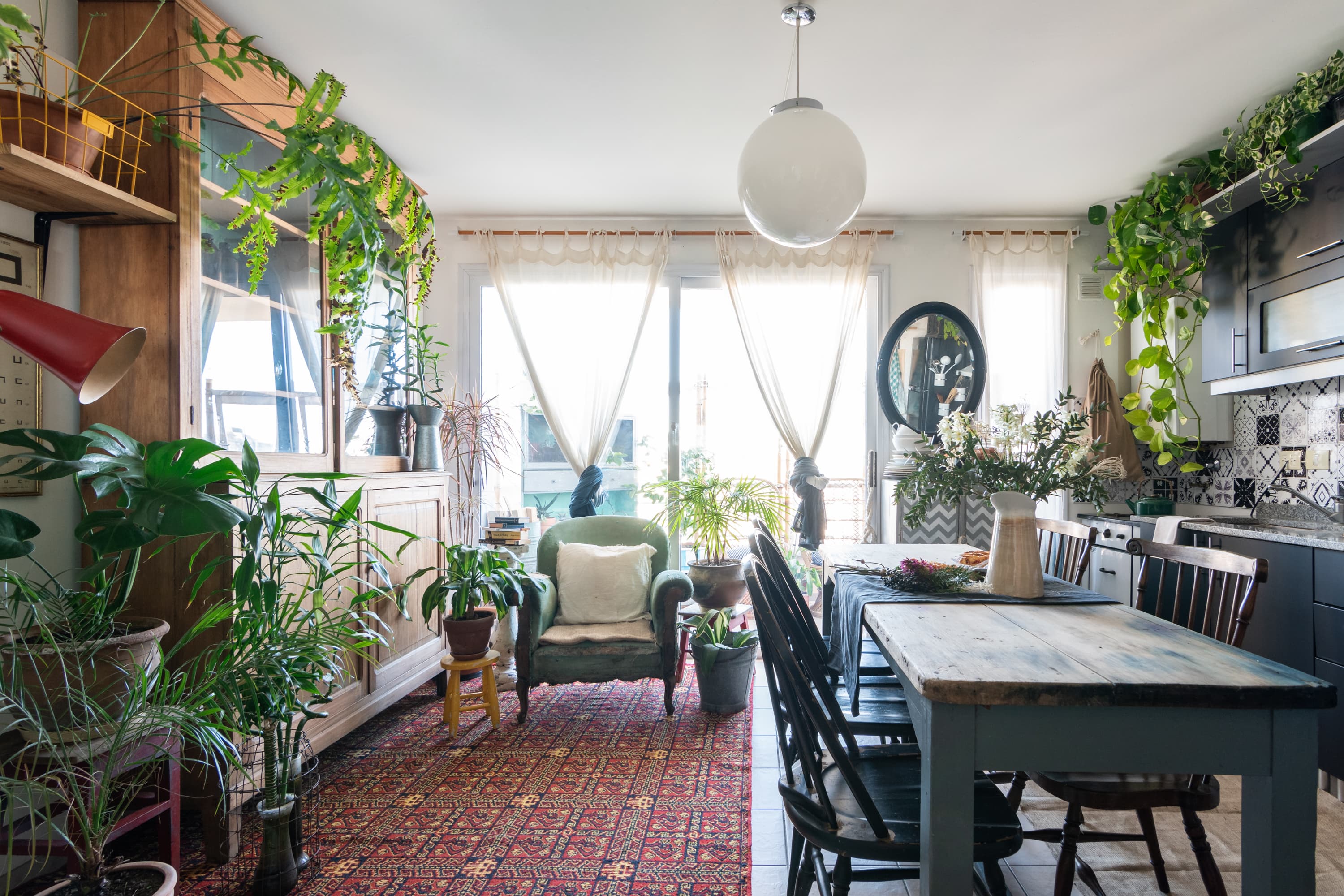 Renter-Friendly Ideas in a Small Shared Apartment | Apartment Therapy