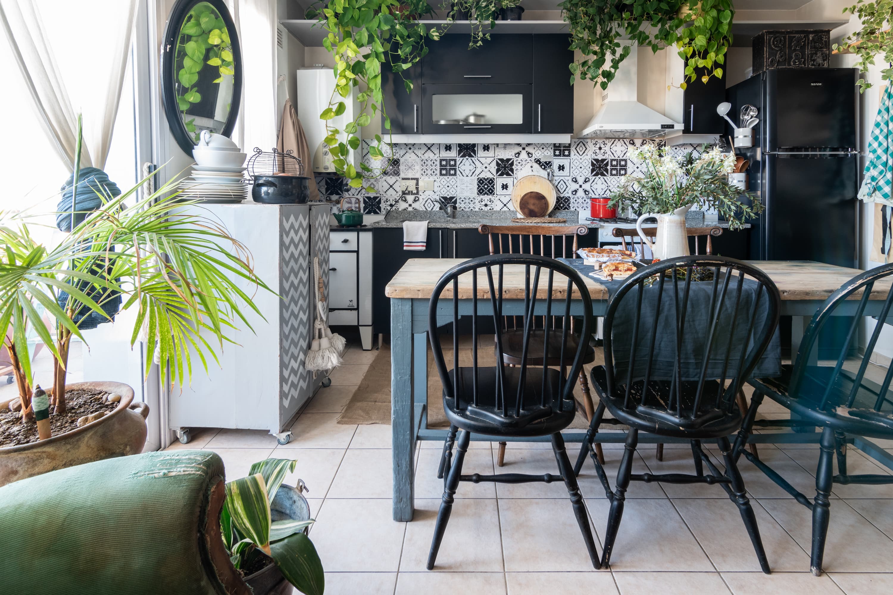 Renter-Friendly Ideas in a Small Shared Apartment | Apartment Therapy