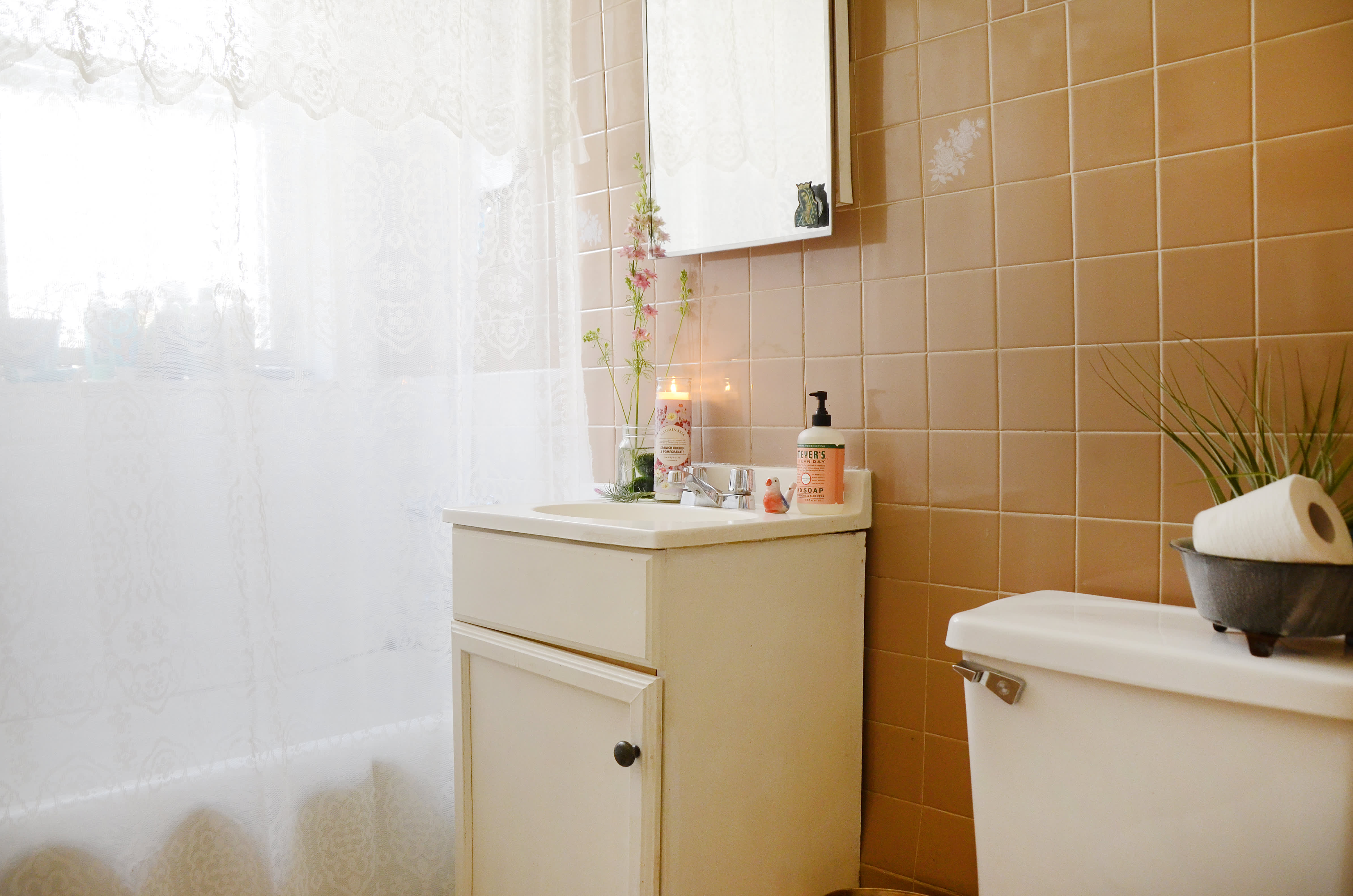 Tour a Chicago Garden Unit Filled with Vintage Finds | Apartment Therapy