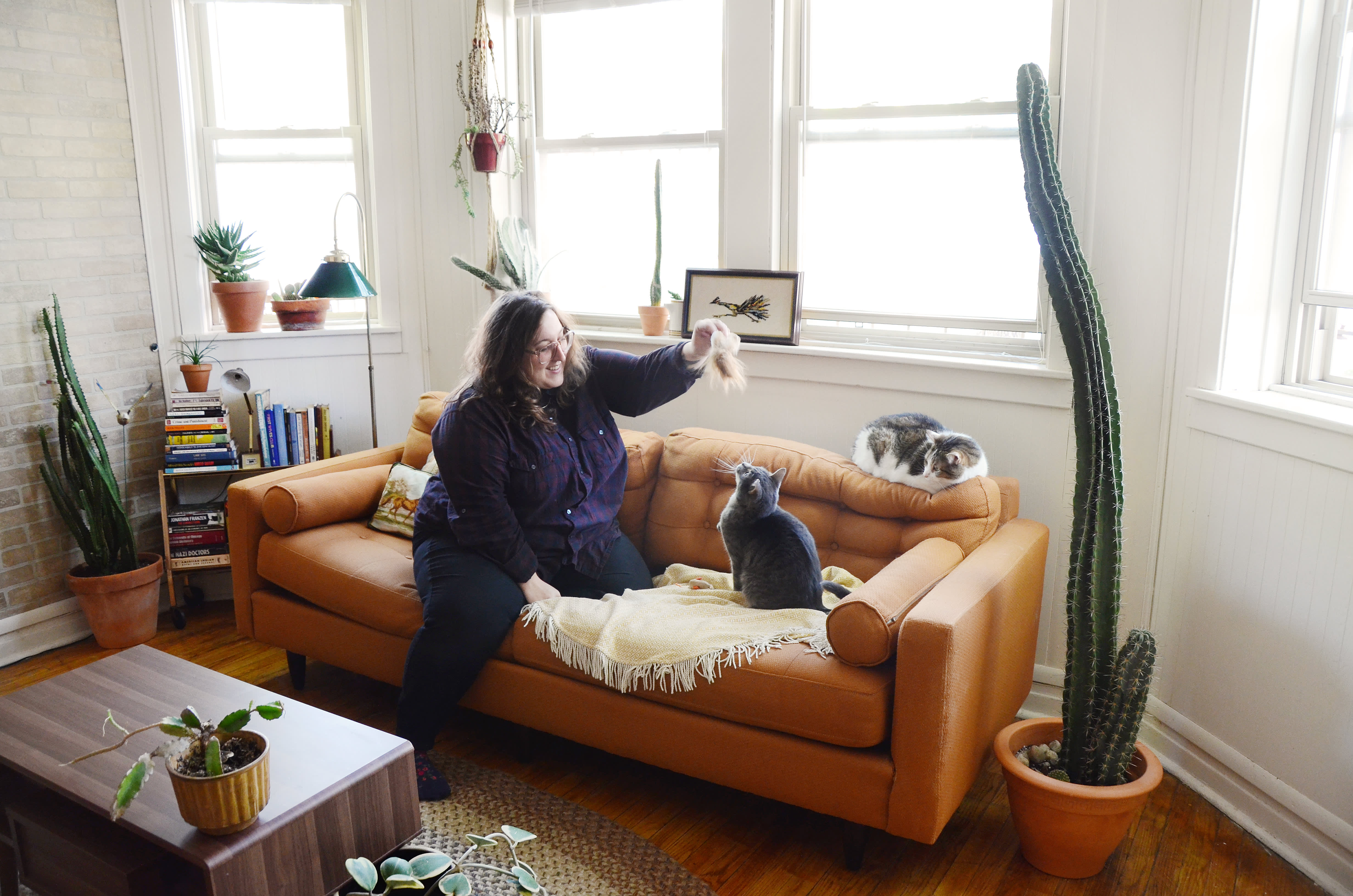 Tour a Chicago Garden Unit Filled with Vintage Finds | Apartment Therapy