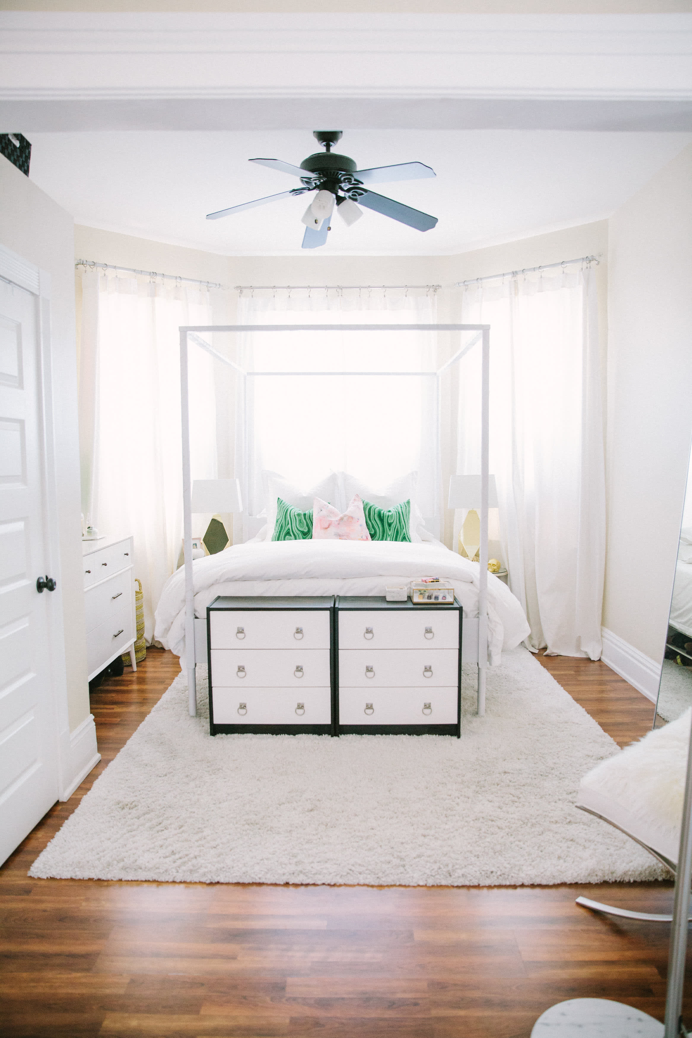 House Tour: 380 Square Foot "Dollhouse" Studio Apartment | Apartment ...