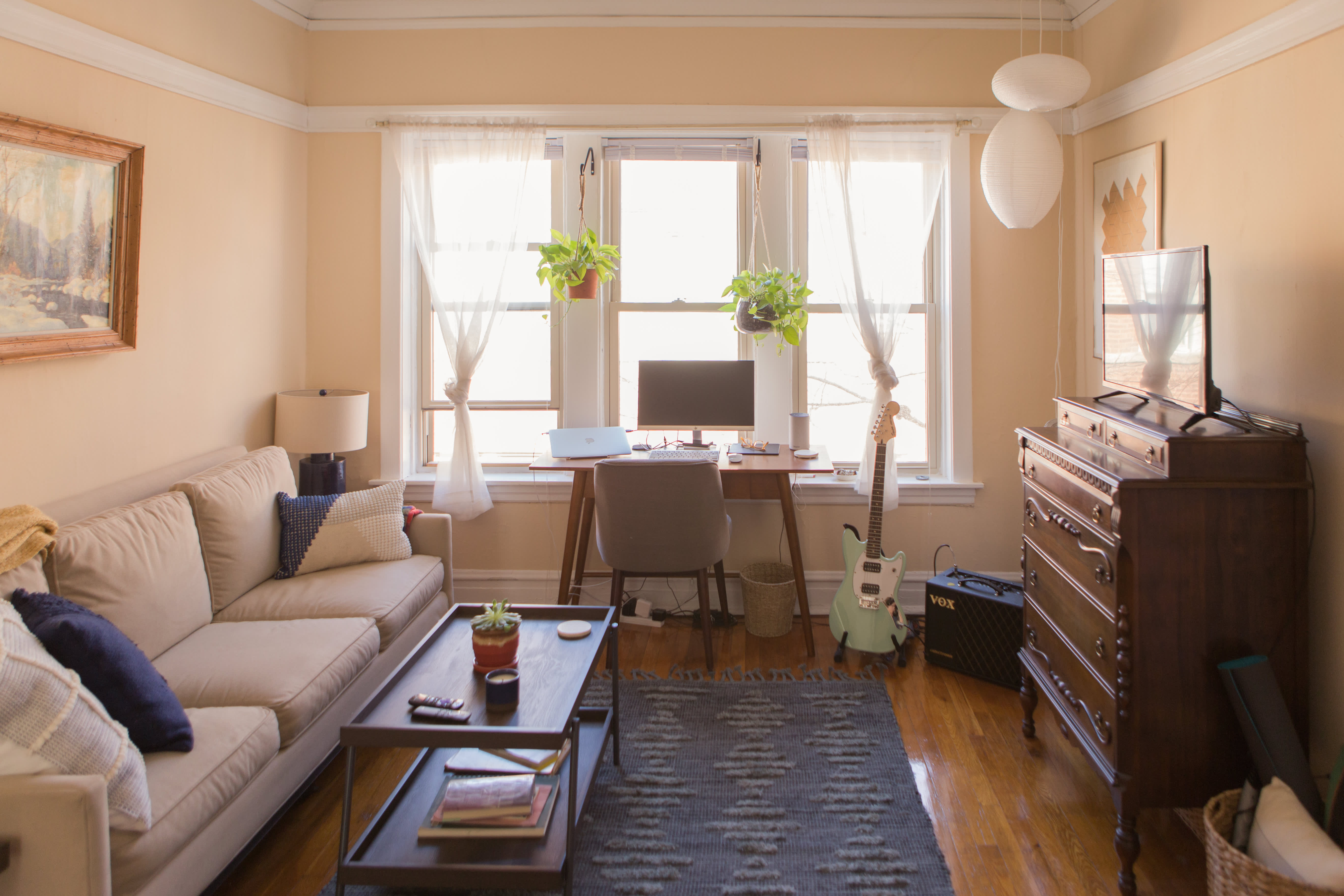 House Tour: A Warm Chicago Studio Apartment | Apartment Therapy