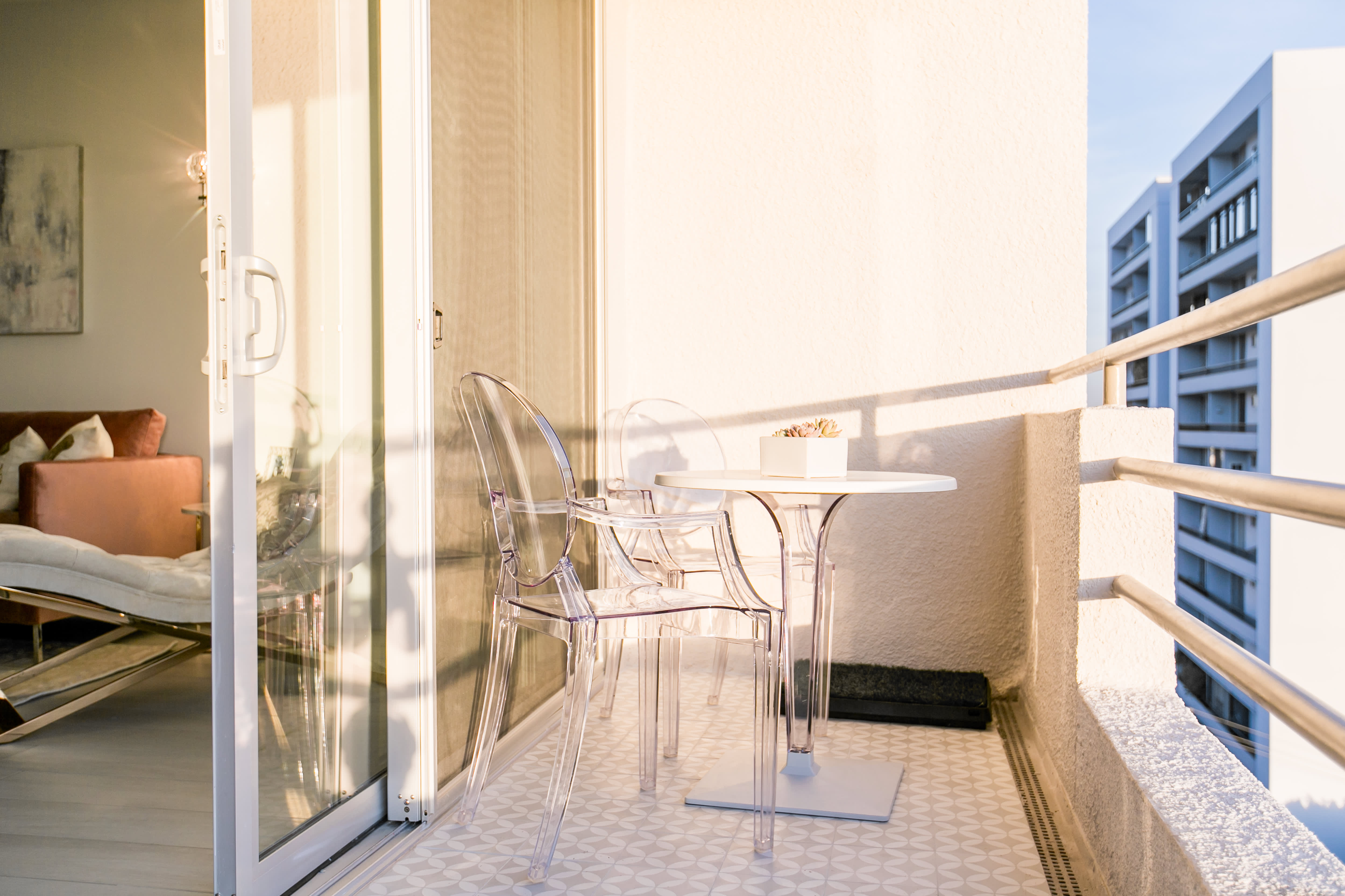 House Tour: Beauty Blogger Sydne Summer's Cali Condo | Apartment Therapy