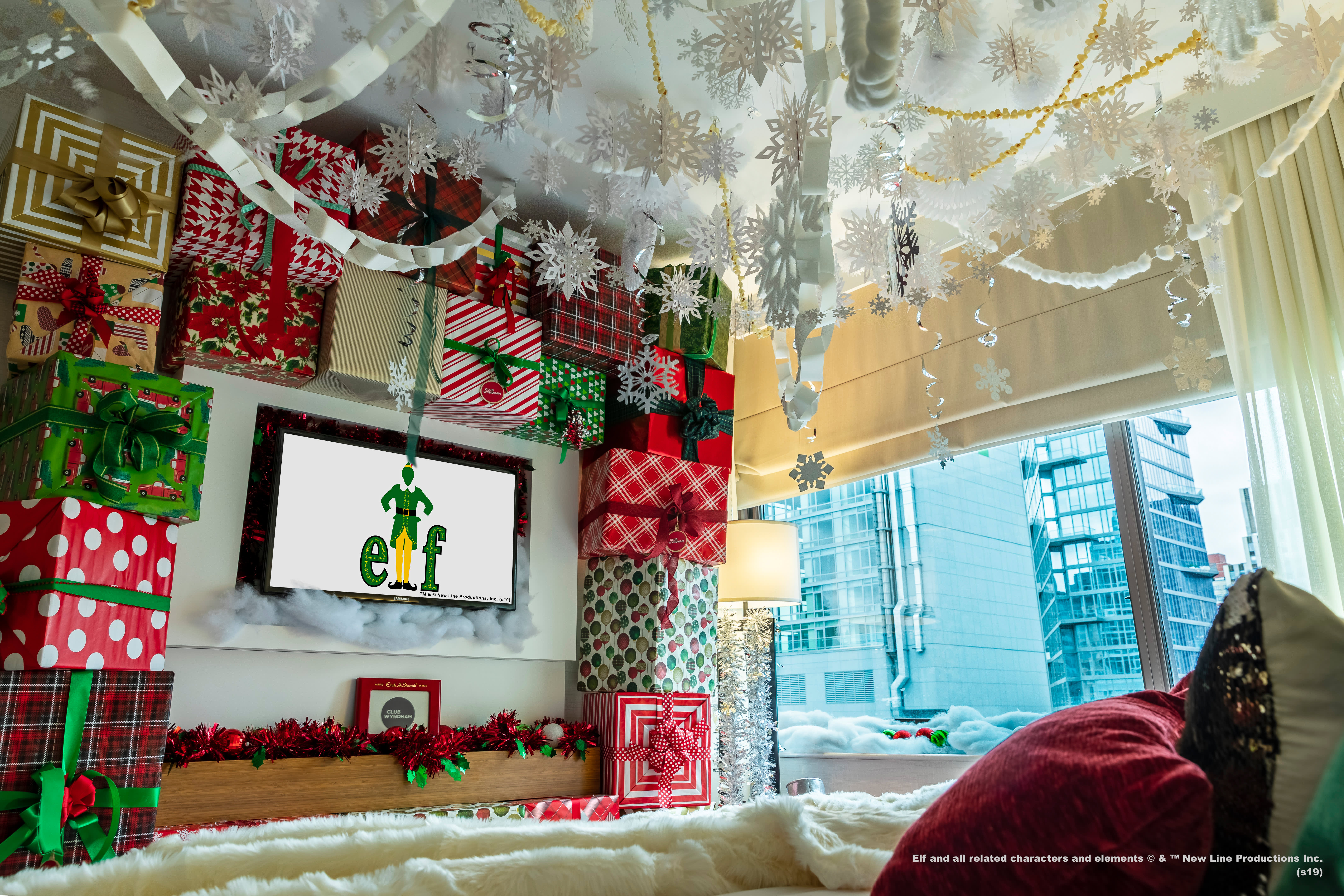 Buddy the Elf Holiday NYC Suite | Apartment Therapy