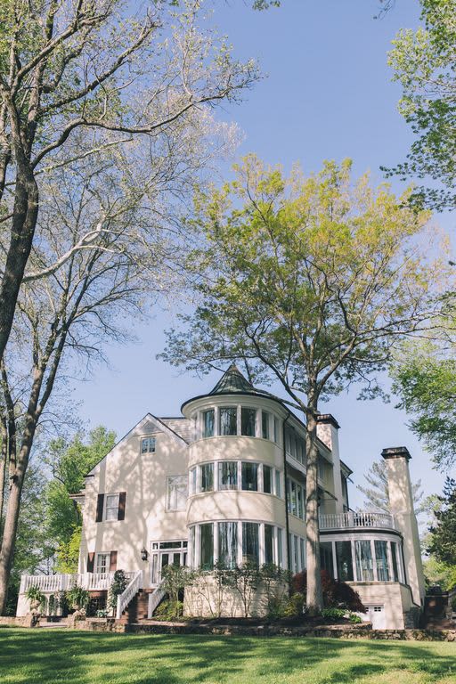 You Can Rent Reba McEntire's Former House for $3,000/Night | Apartment ...