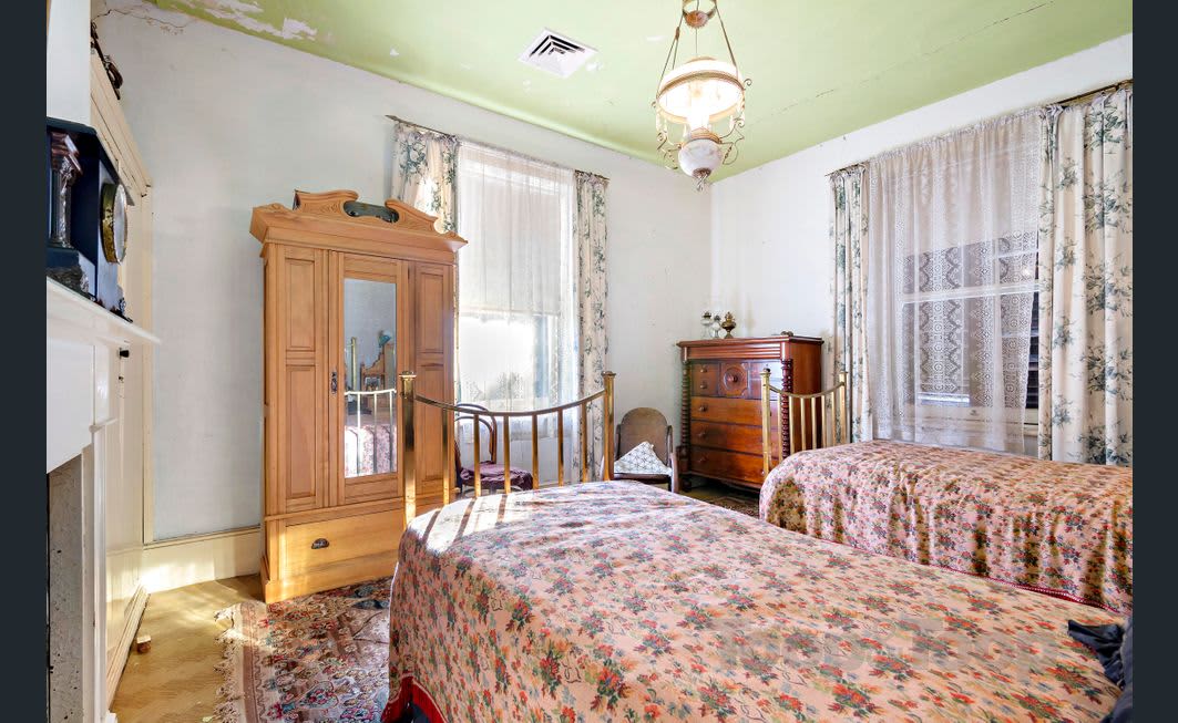 An Australian Mansion With a Horrific Basement Hits the Market for $1 ...