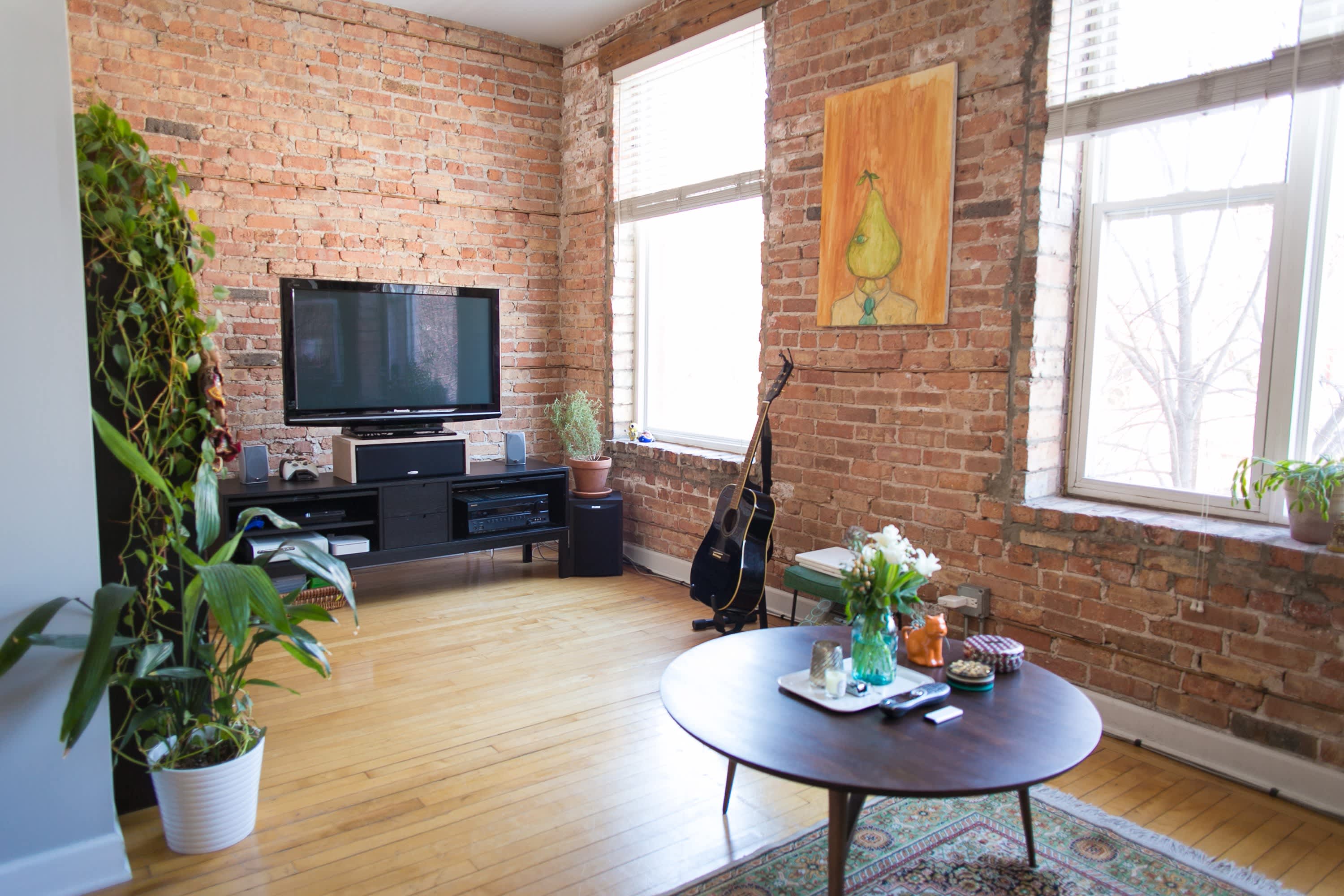 House Tour: A Spacious Place in Chicago | Apartment Therapy