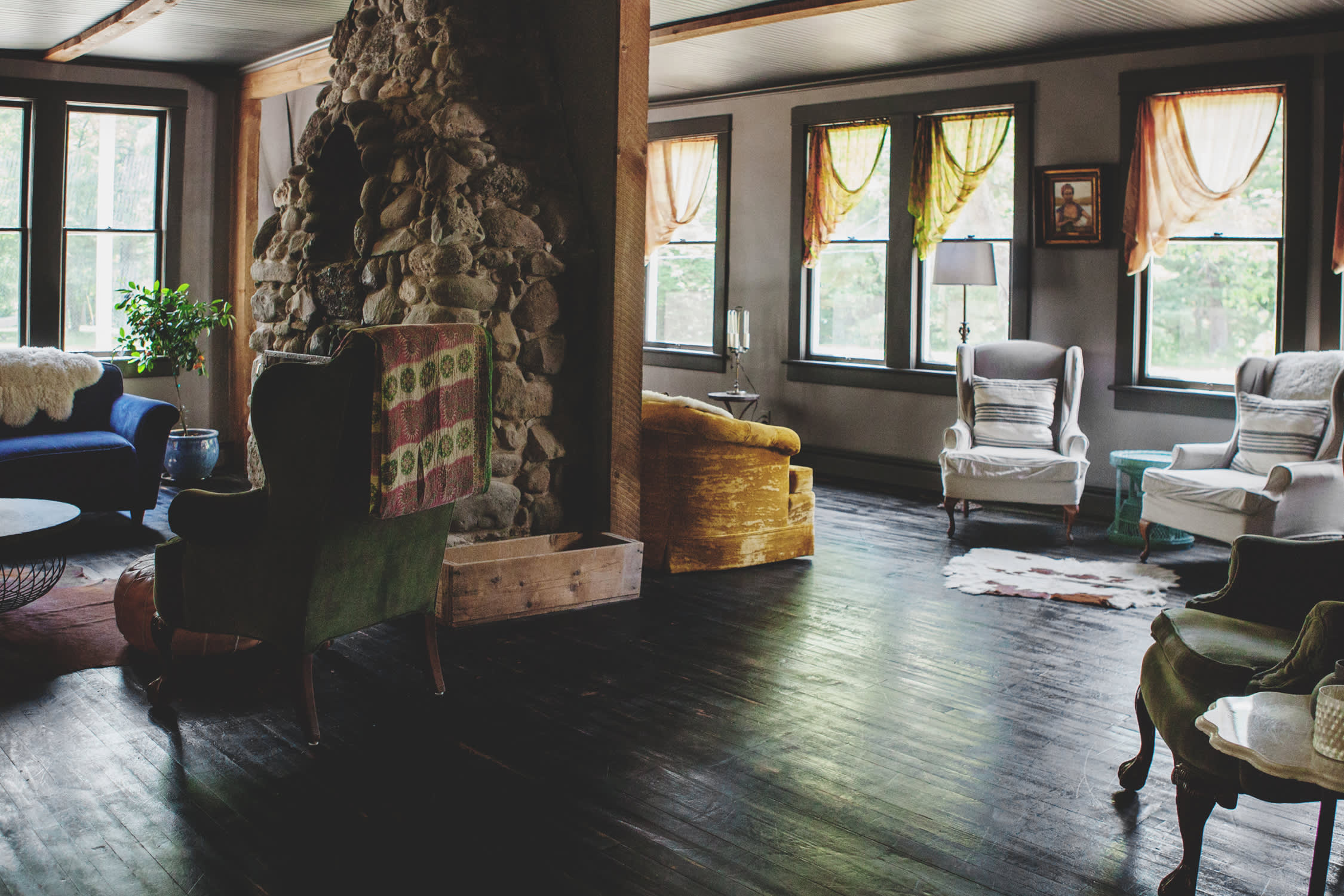 Hotel Tour: Dreamy, Rustic Modern Vintage Inn Style | Apartment Therapy