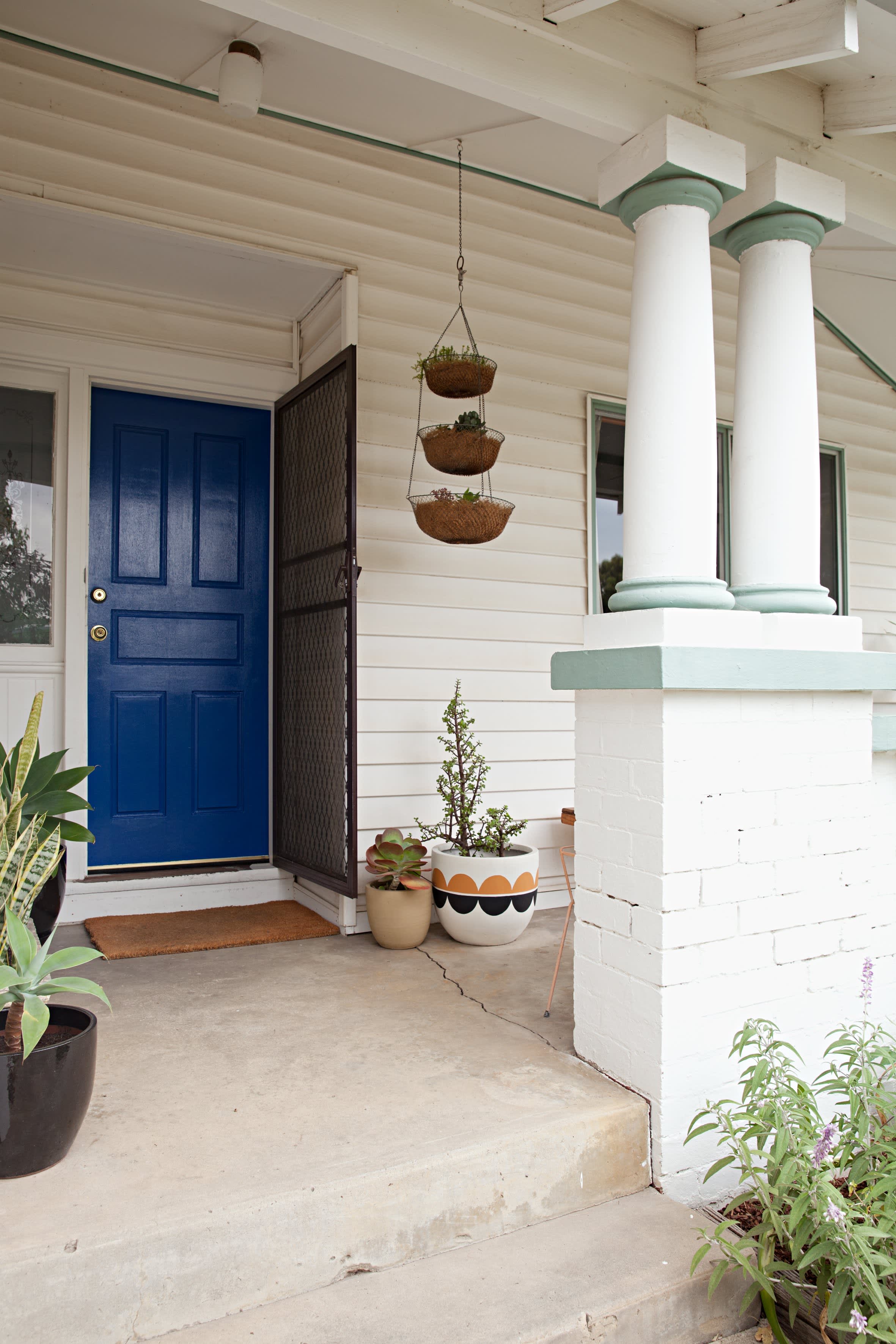 House Tour: A Creative Retro-Style House in Australia | Apartment Therapy