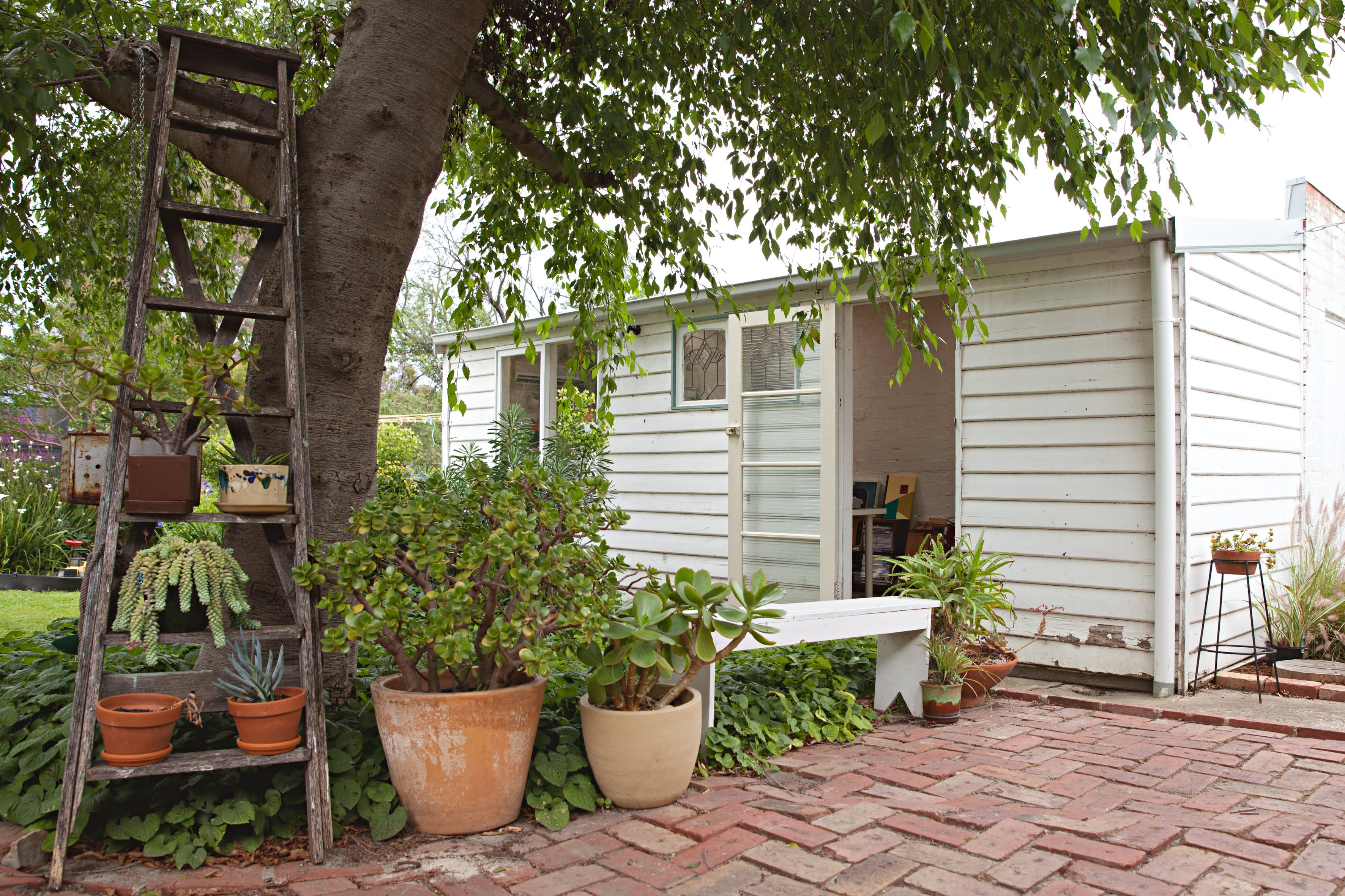 House Tour: A Creative Retro-Style House in Australia | Apartment Therapy