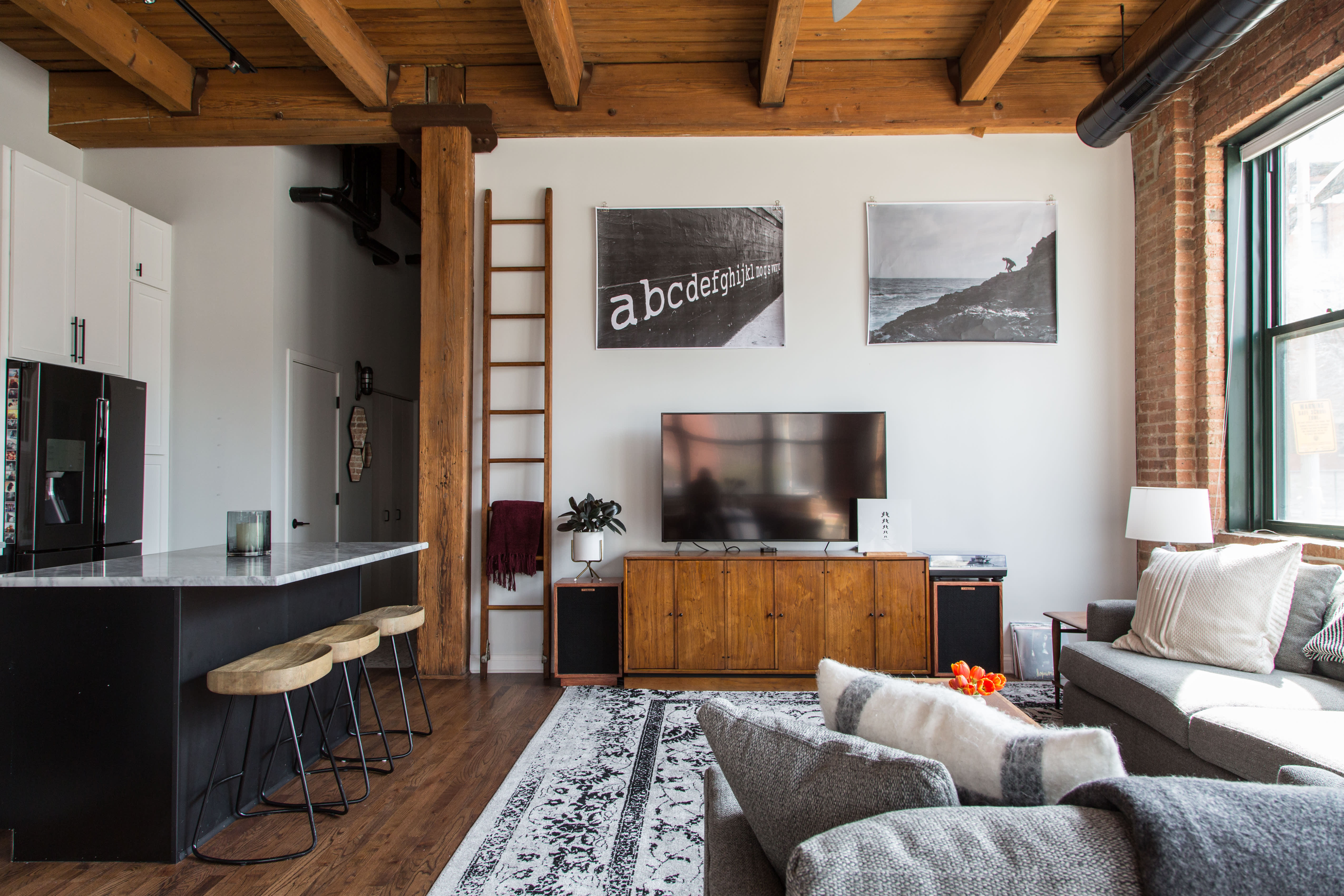 House Tour: A Remodeled Chicago Loft in a Former Factory | Apartment ...