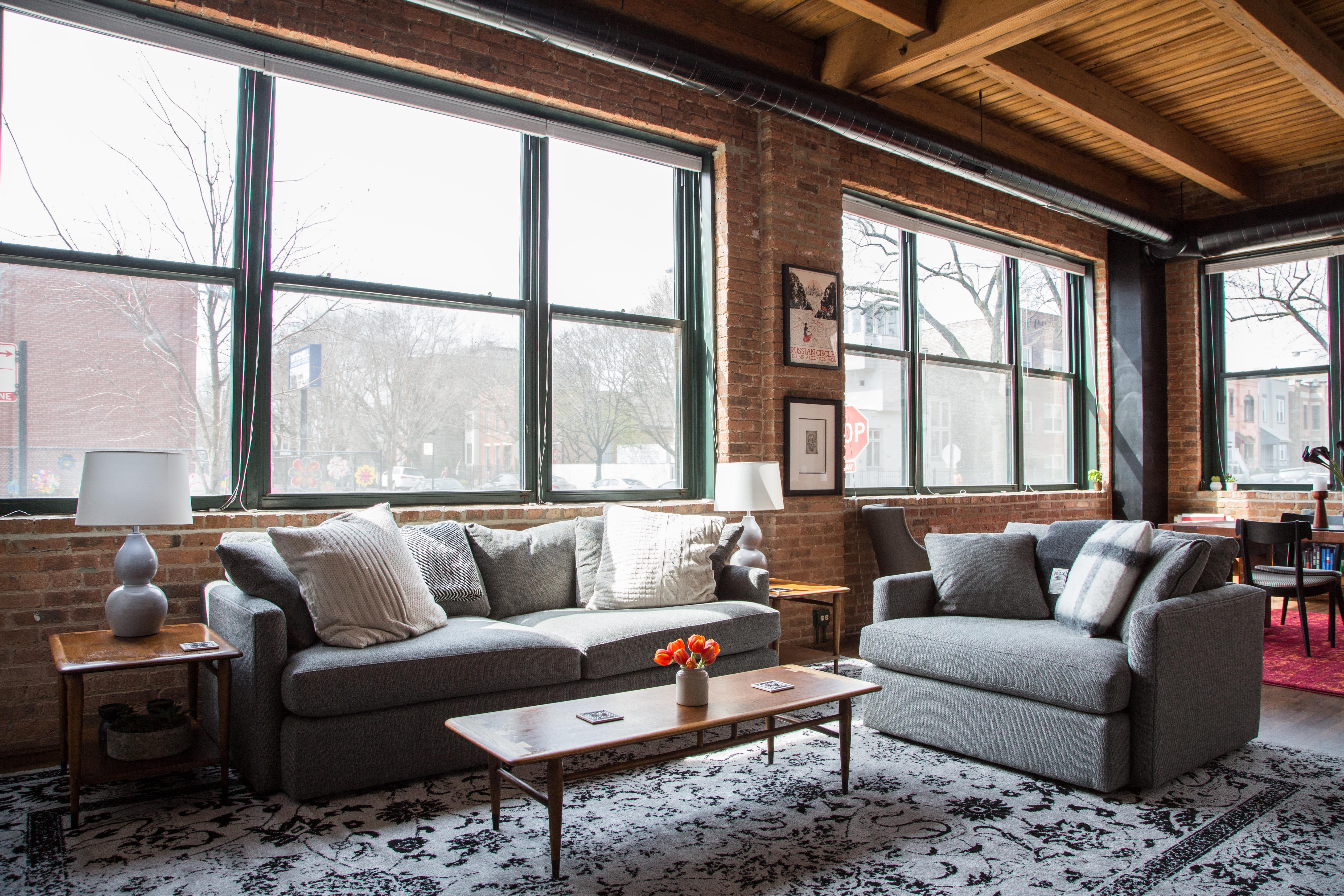 House Tour: A Remodeled Chicago Loft in a Former Factory | Apartment ...