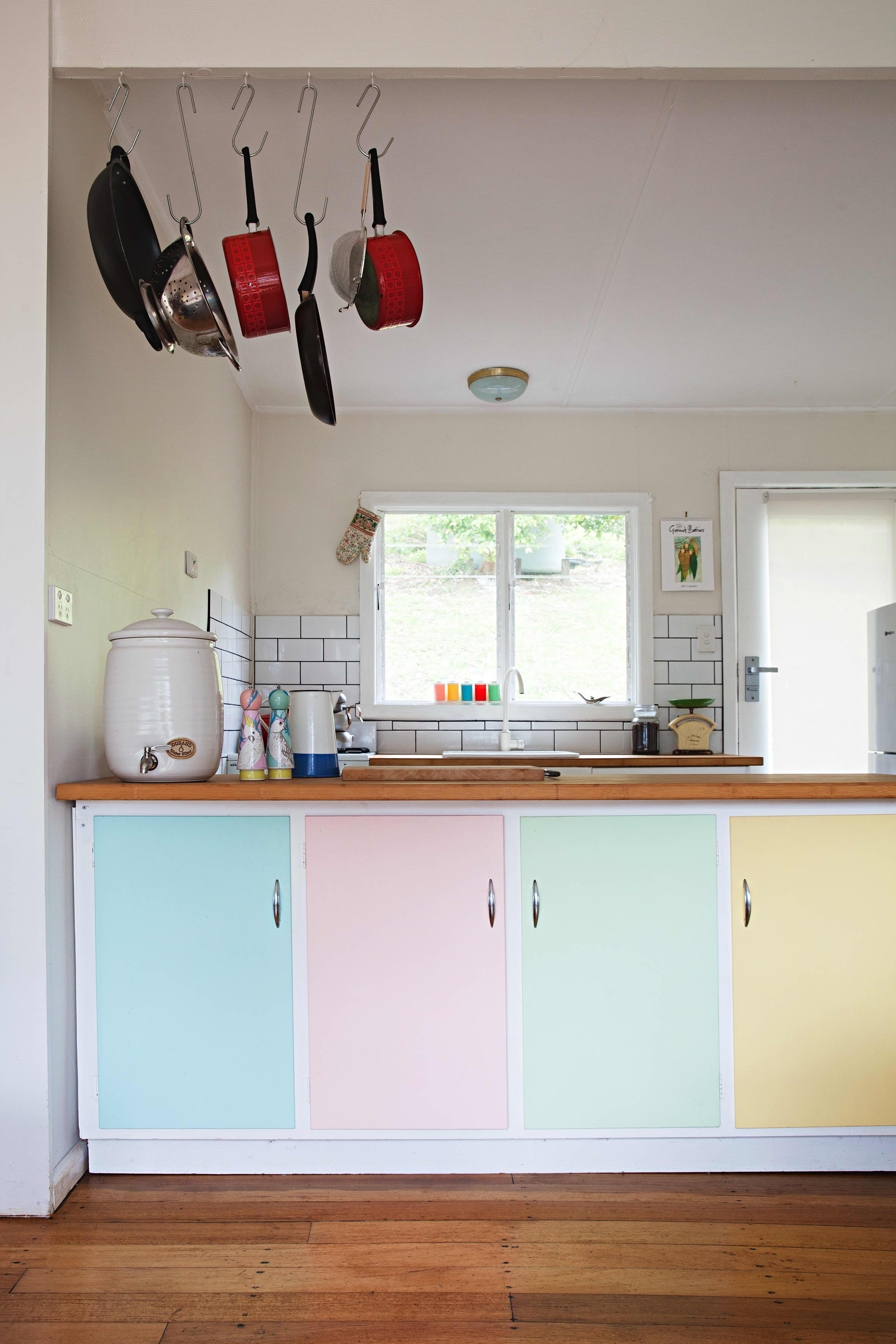 House Tour: A Retro Mod Australian Beach Shack | Apartment Therapy