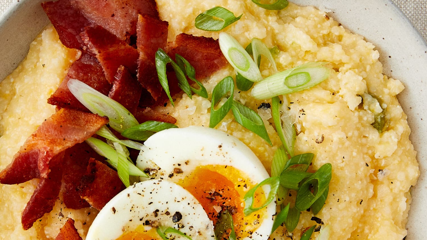 how to cook an egg in grits