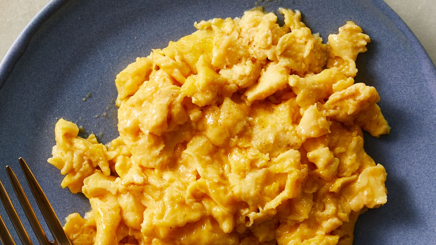 how to make scrambled eggs using butter