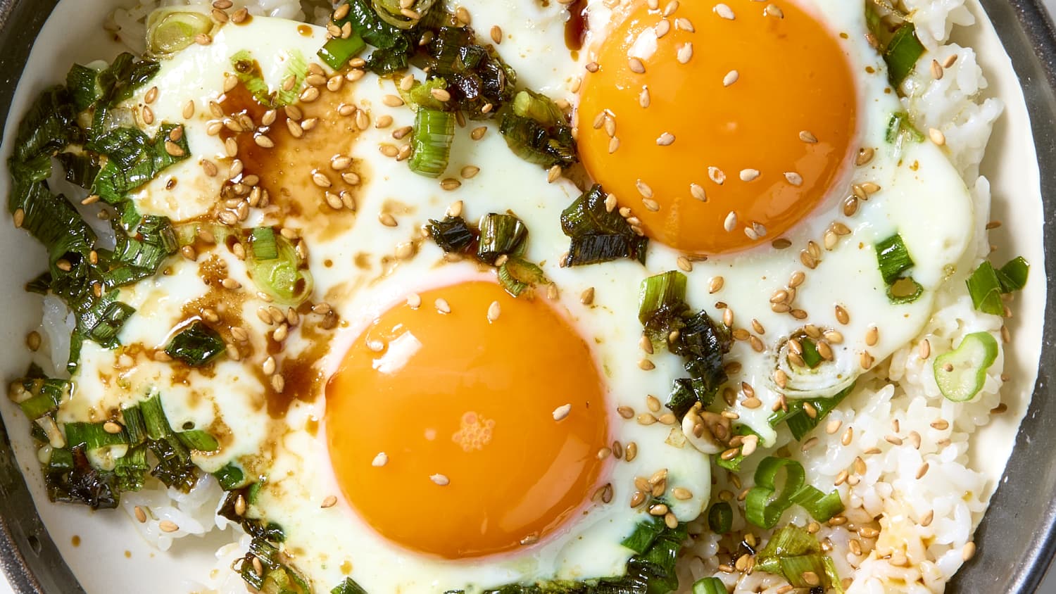 how to fry onions with eggs