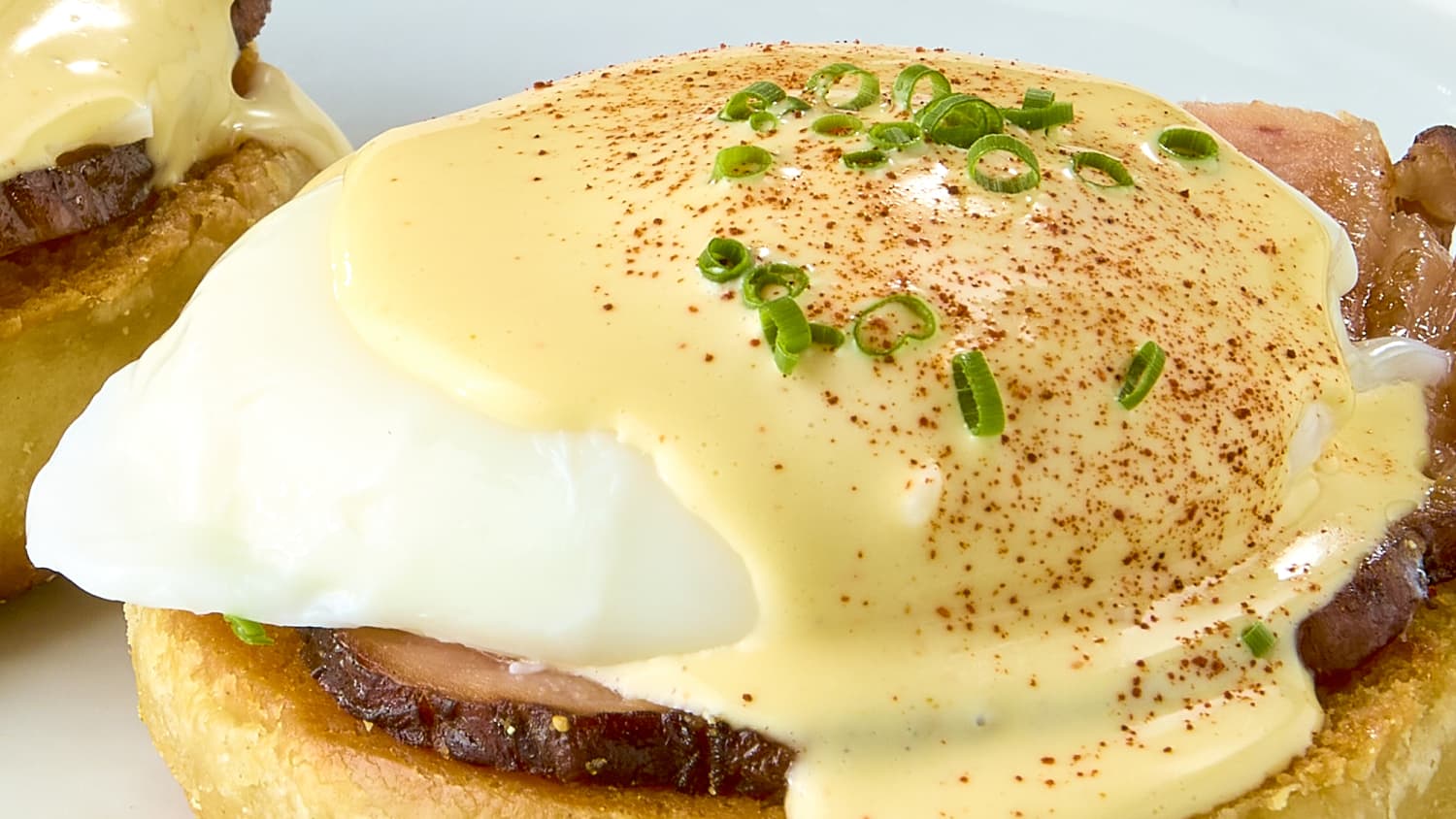 how to cook poached eggs for eggs benedict
