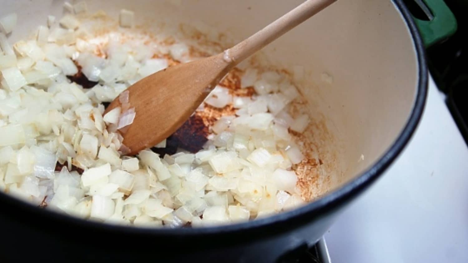 how to cook onion in pan