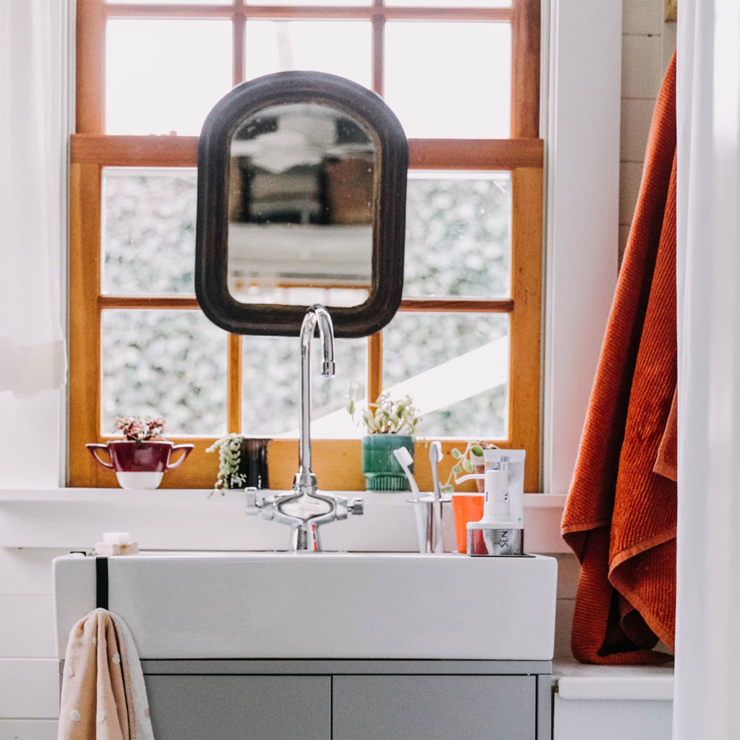 tiny house bathroom layout