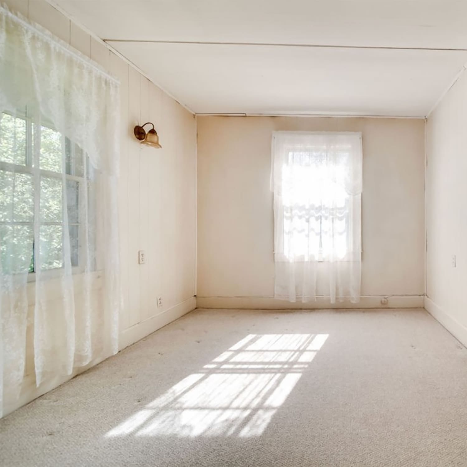old empty bedroom