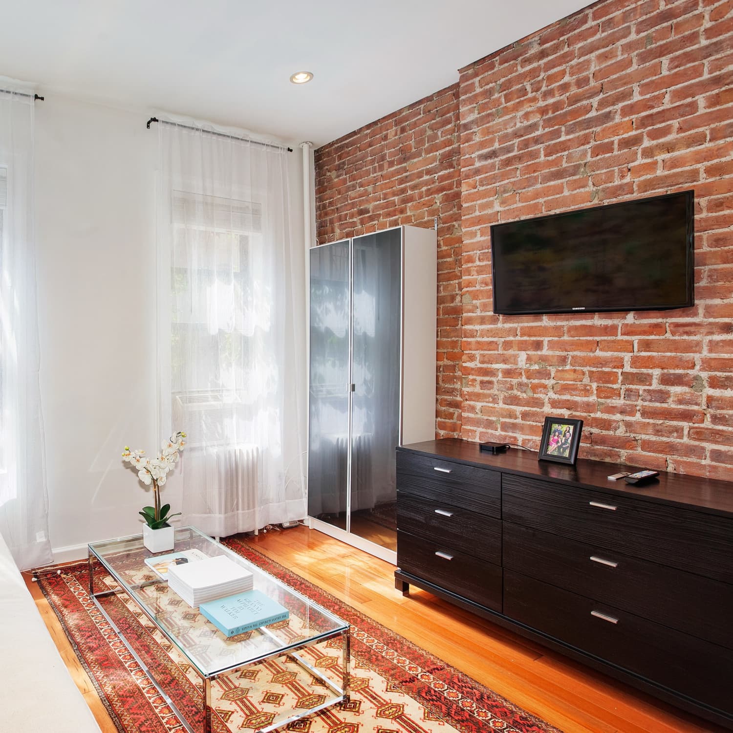 curtain rumah bata merah - Sebastian Bower