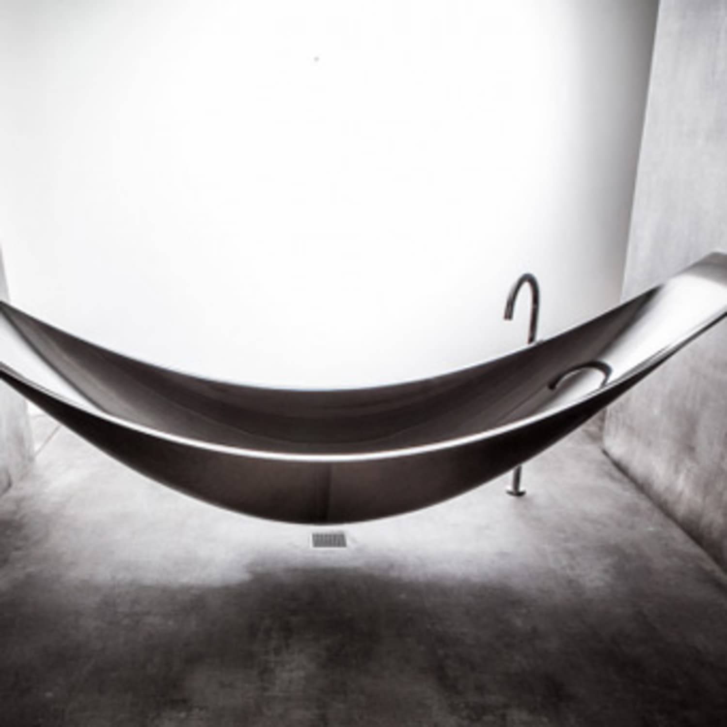 Bathroom Vacation Hammock Shaped Tub Apartment Therapy