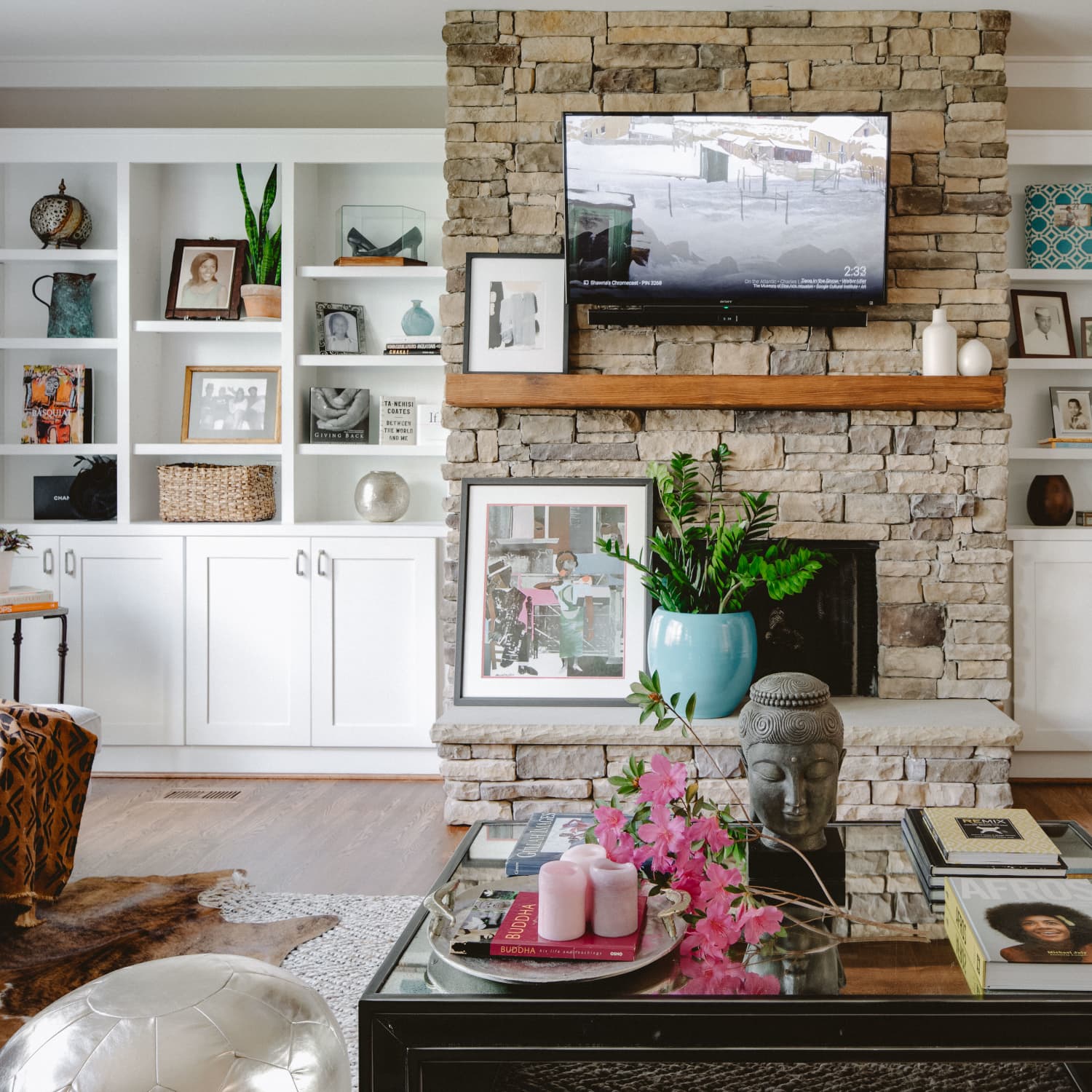 Stunning Ideas for decorating built in shelves in your home