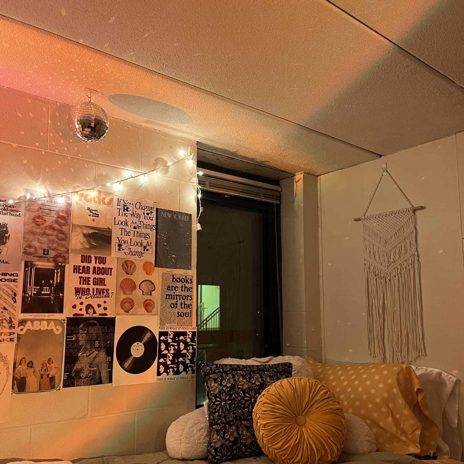 Tumblr Rooms With Lights And Band Posters