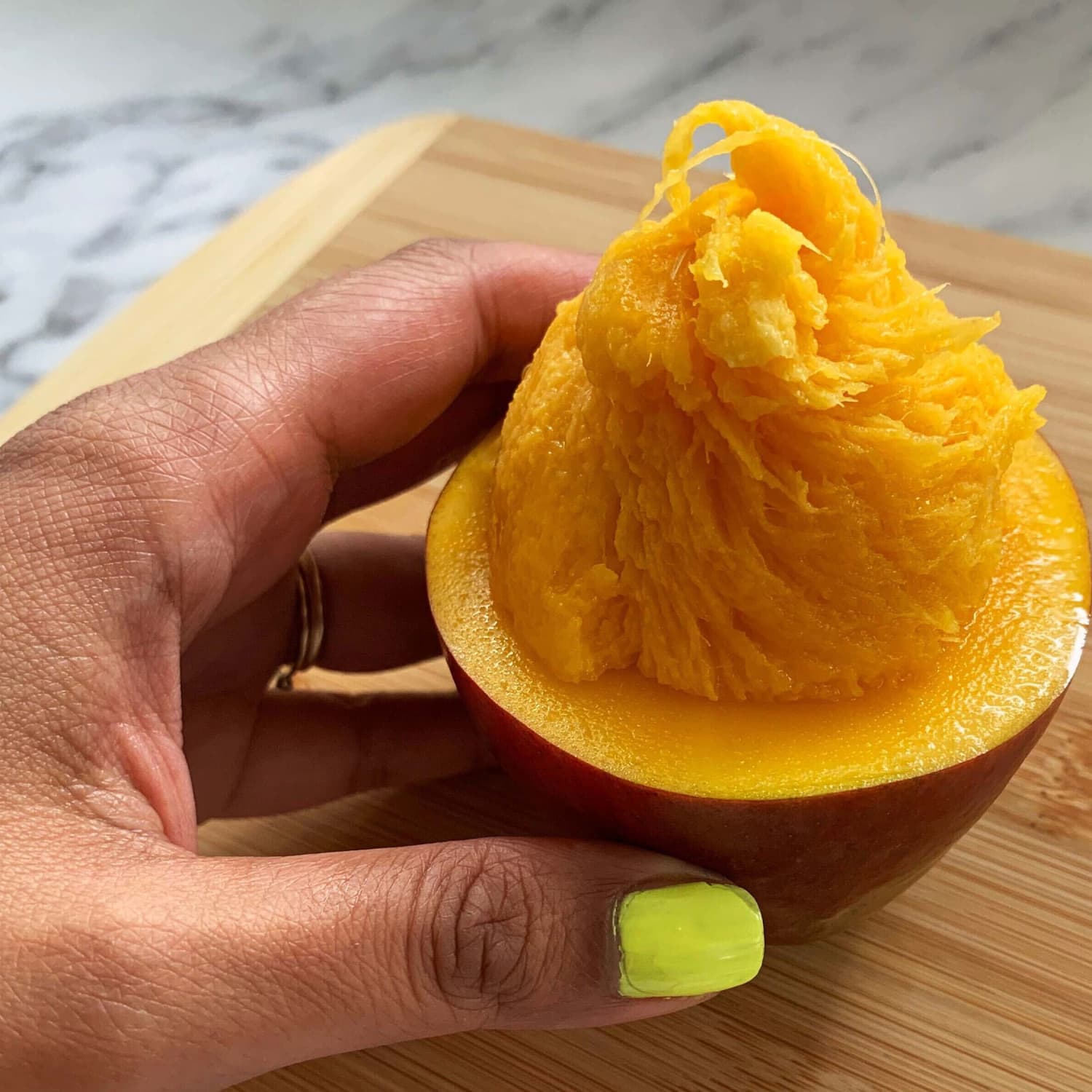 mango fruit cutting