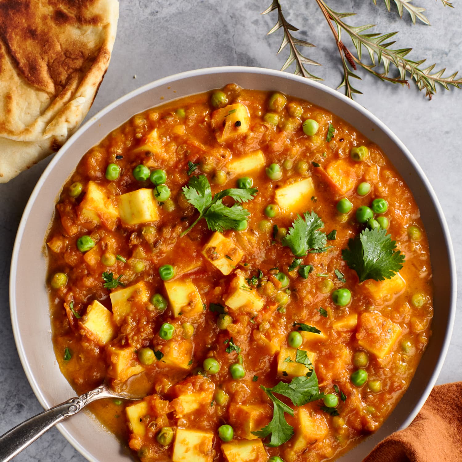 matar paneer description