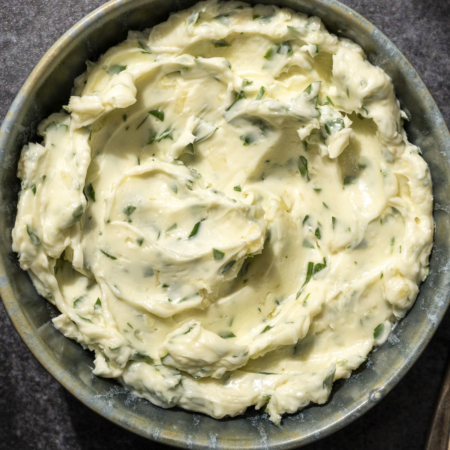 how do you make garlic butter for bread