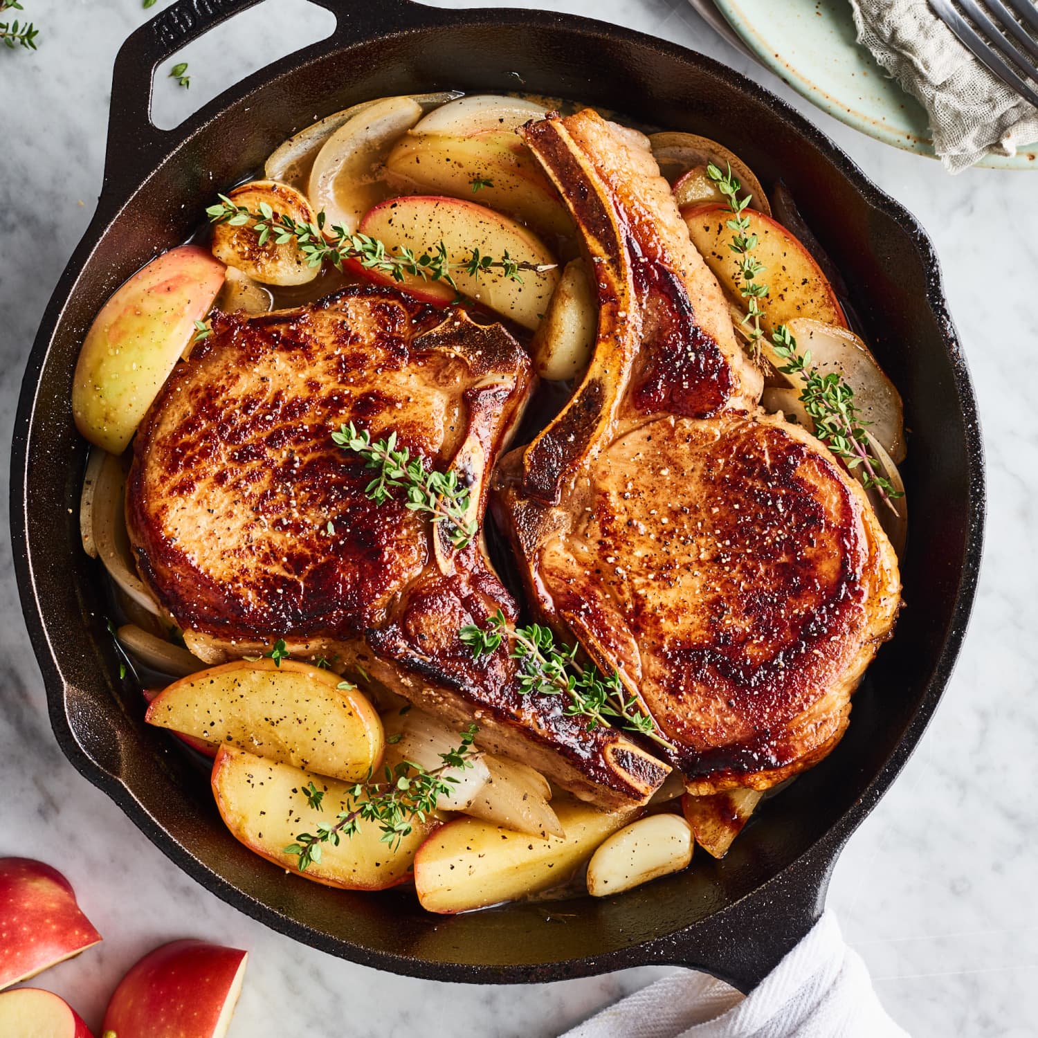 how to cook pork chops in a skillet